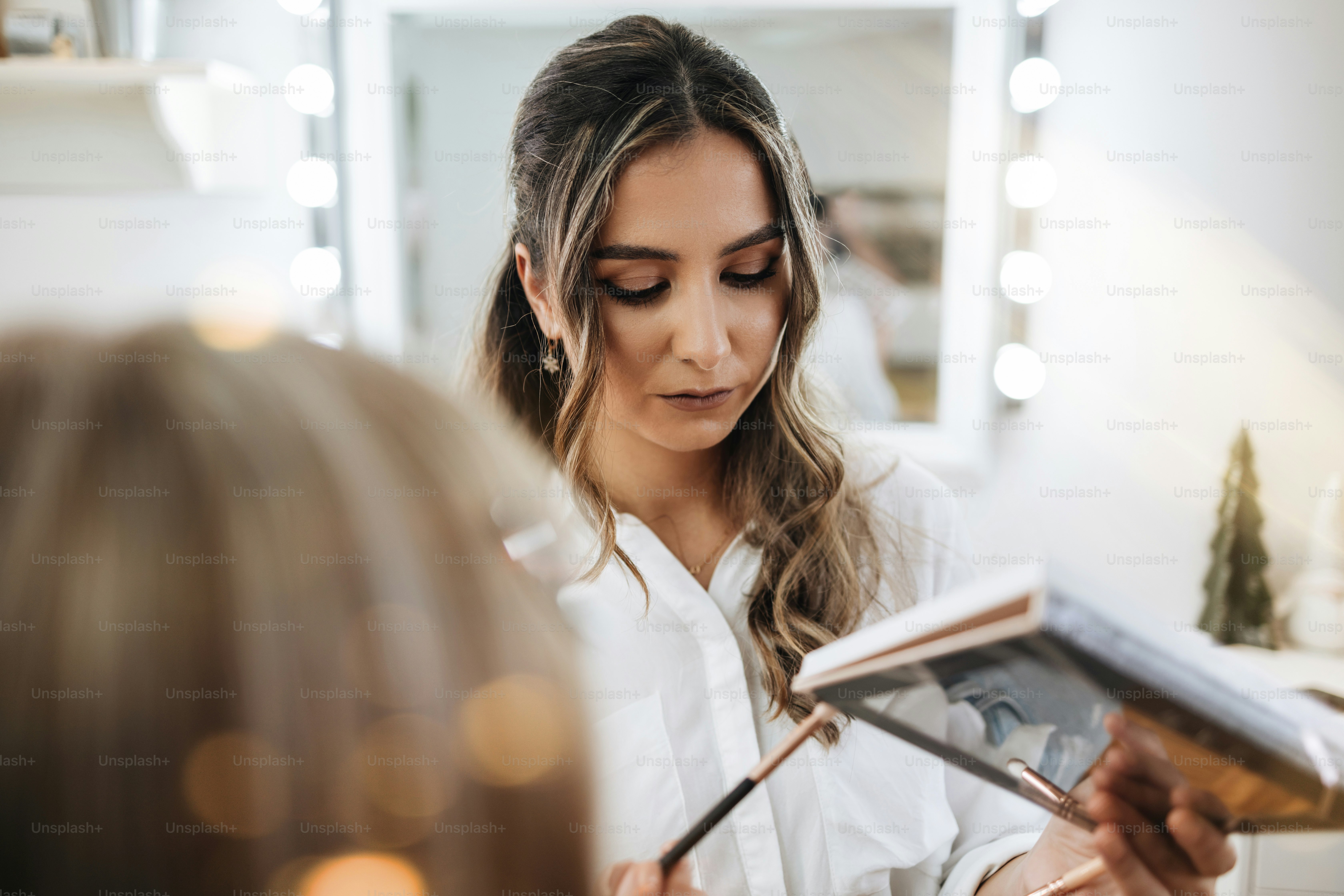 Woman Makeup Pictures | Download Free Images on Unsplash