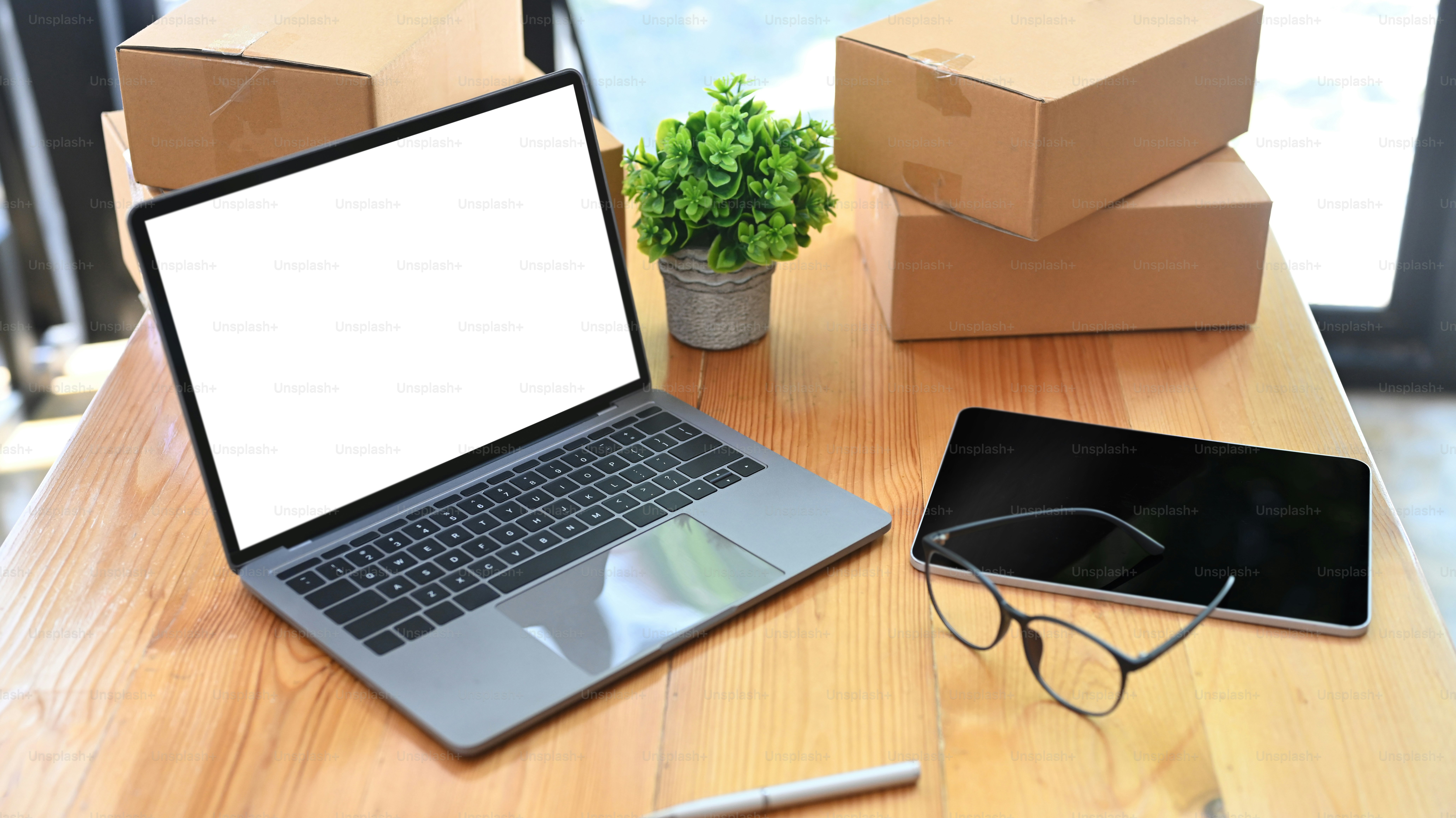 E Commerce Model Photography Pictures | Download Free Images on Unsplash