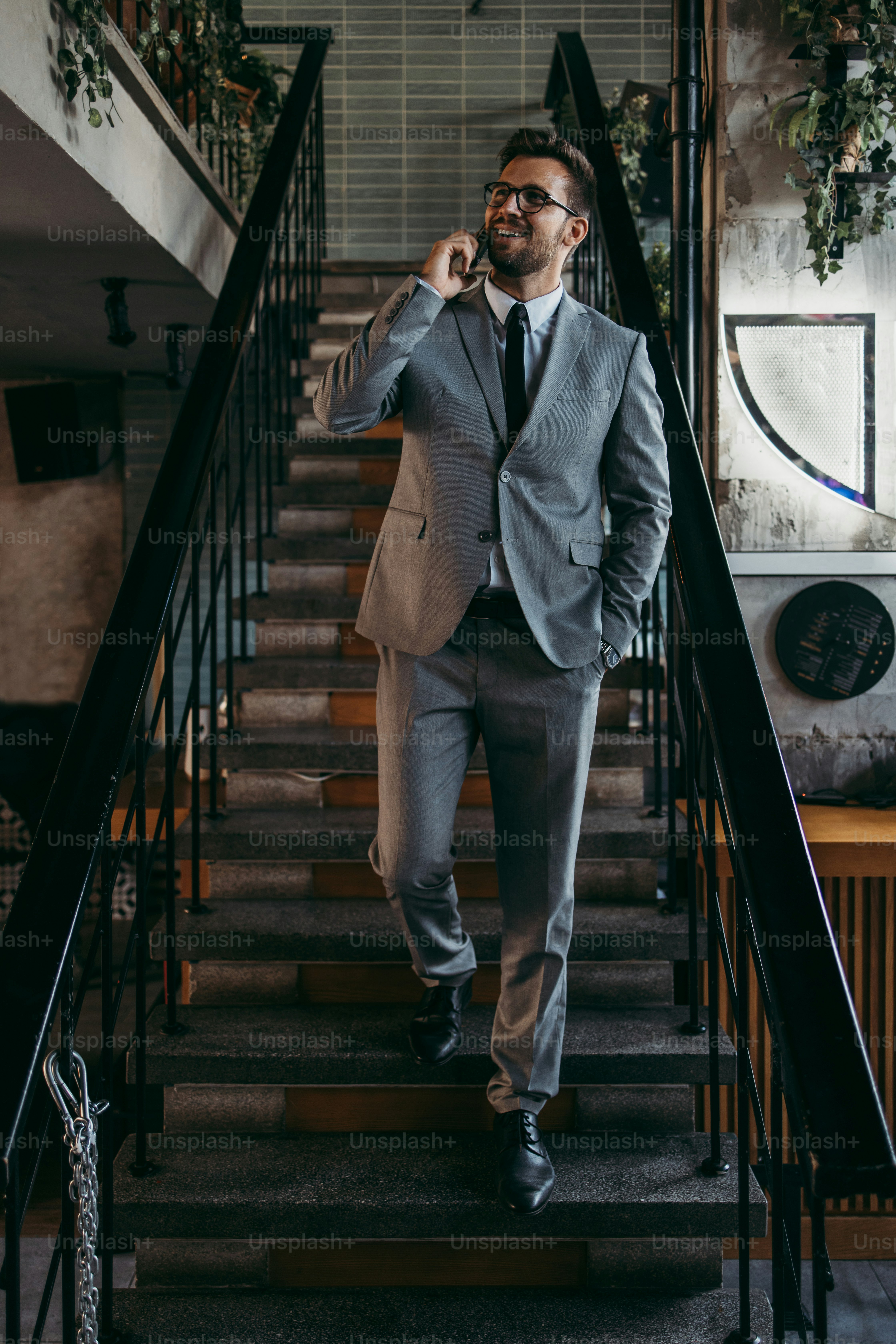 1500+ Man In Suit Pictures | Download Free Images on Unsplash