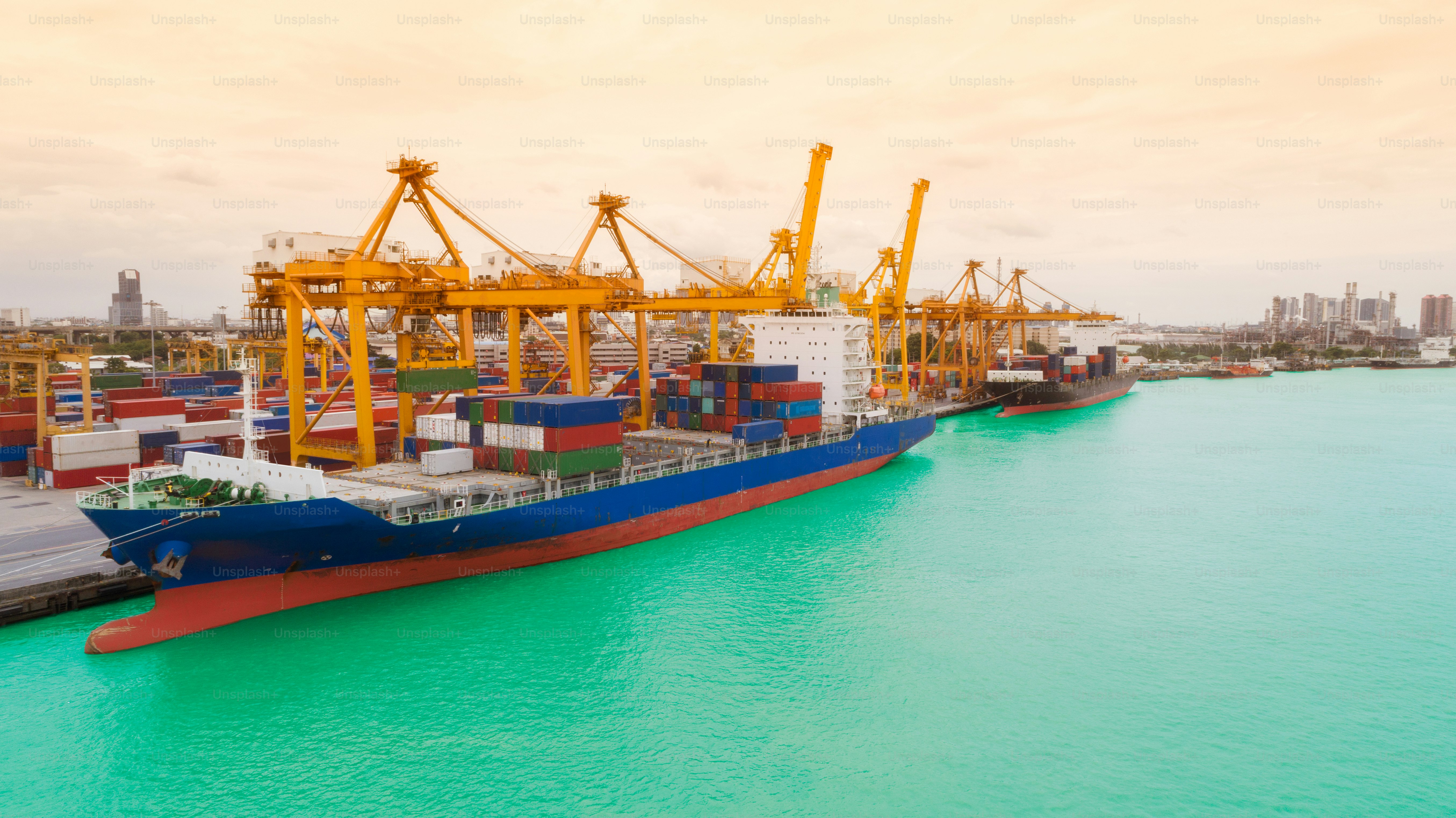 Best 500+ Ship Images [HD] | Download Free Pictures on Unsplash