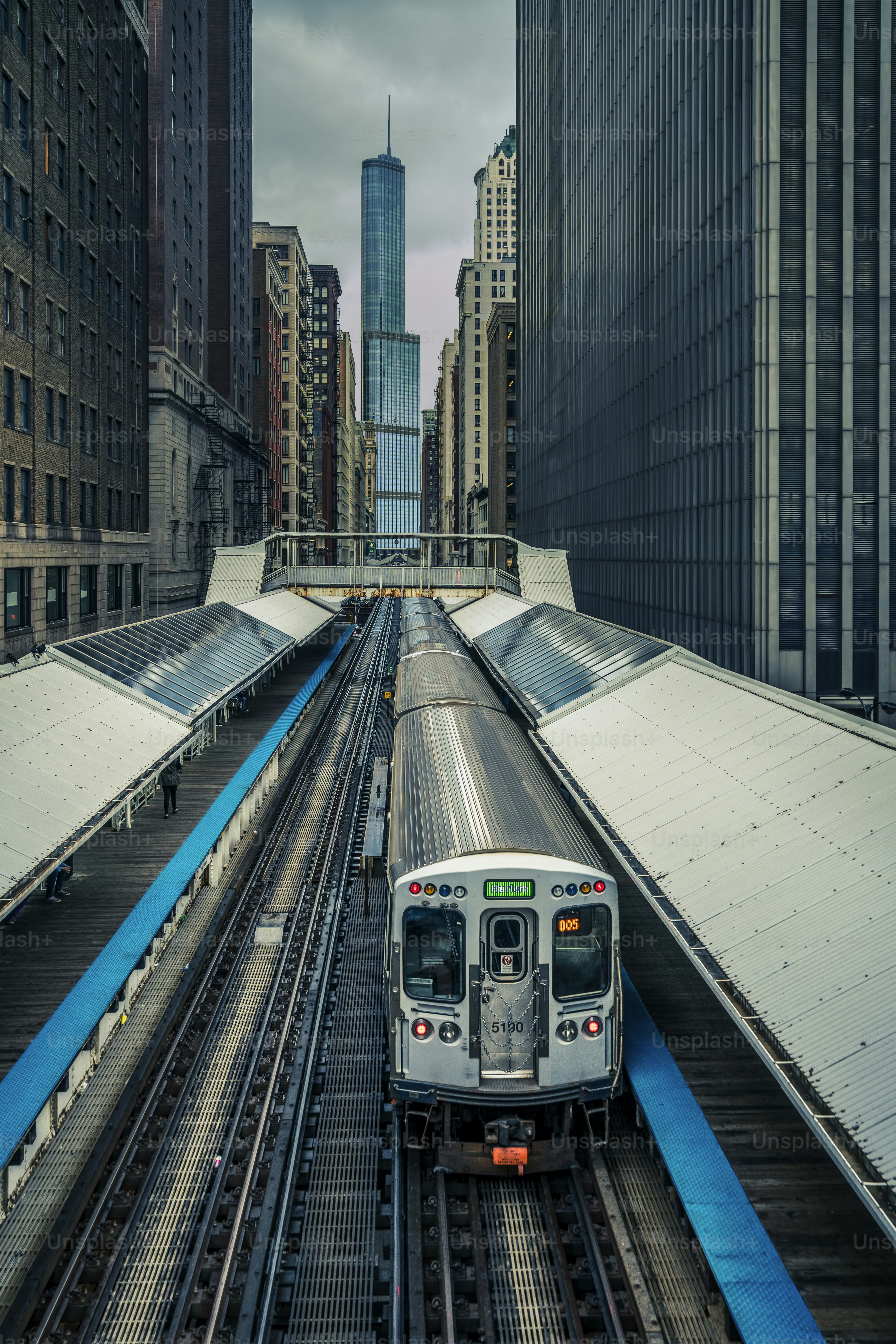 Adams Wabash Train line towards Chicago Loop in Chicago photo ...