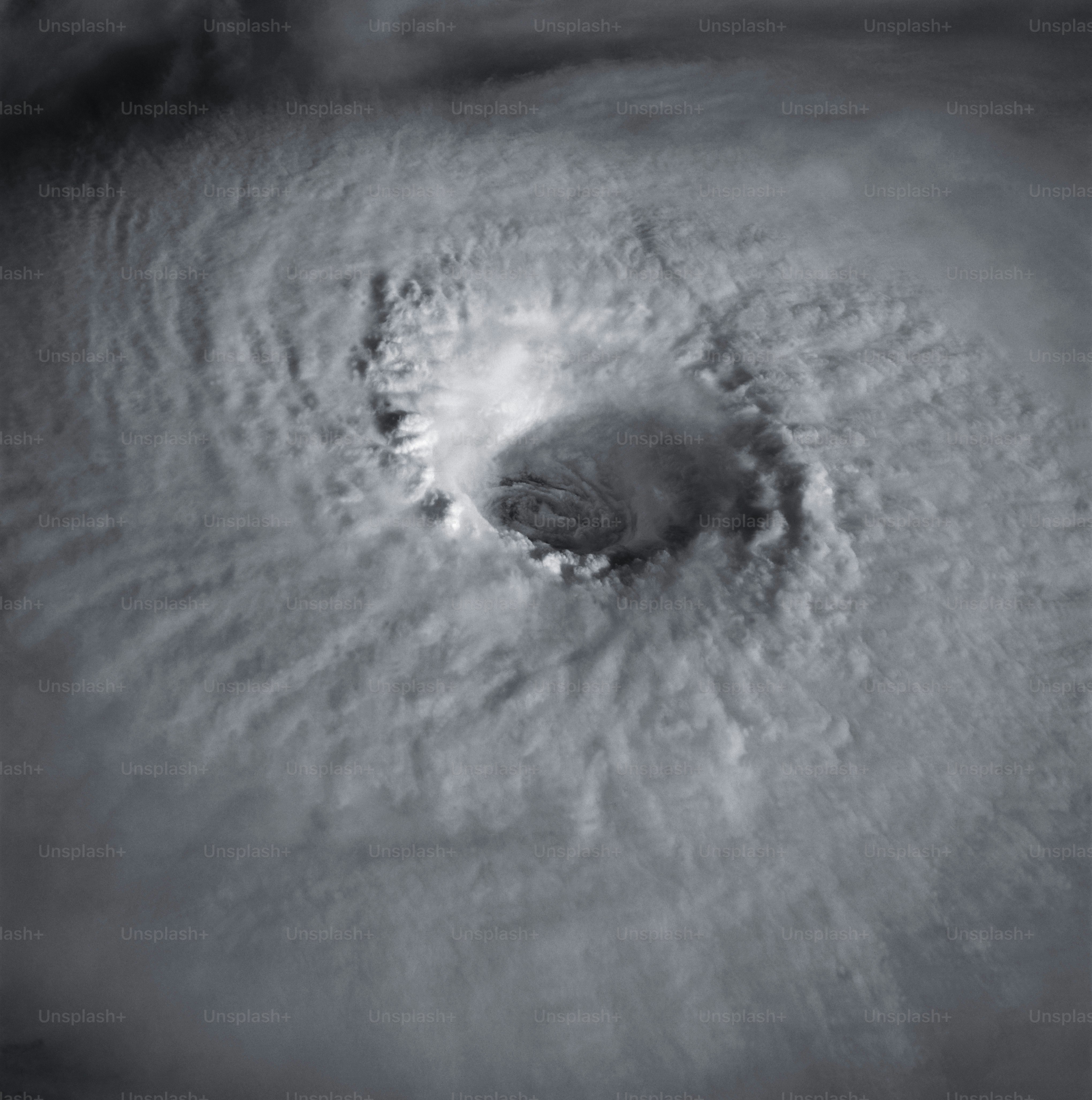An image of a circular object in the sky photo – Storm cloud Image on ...