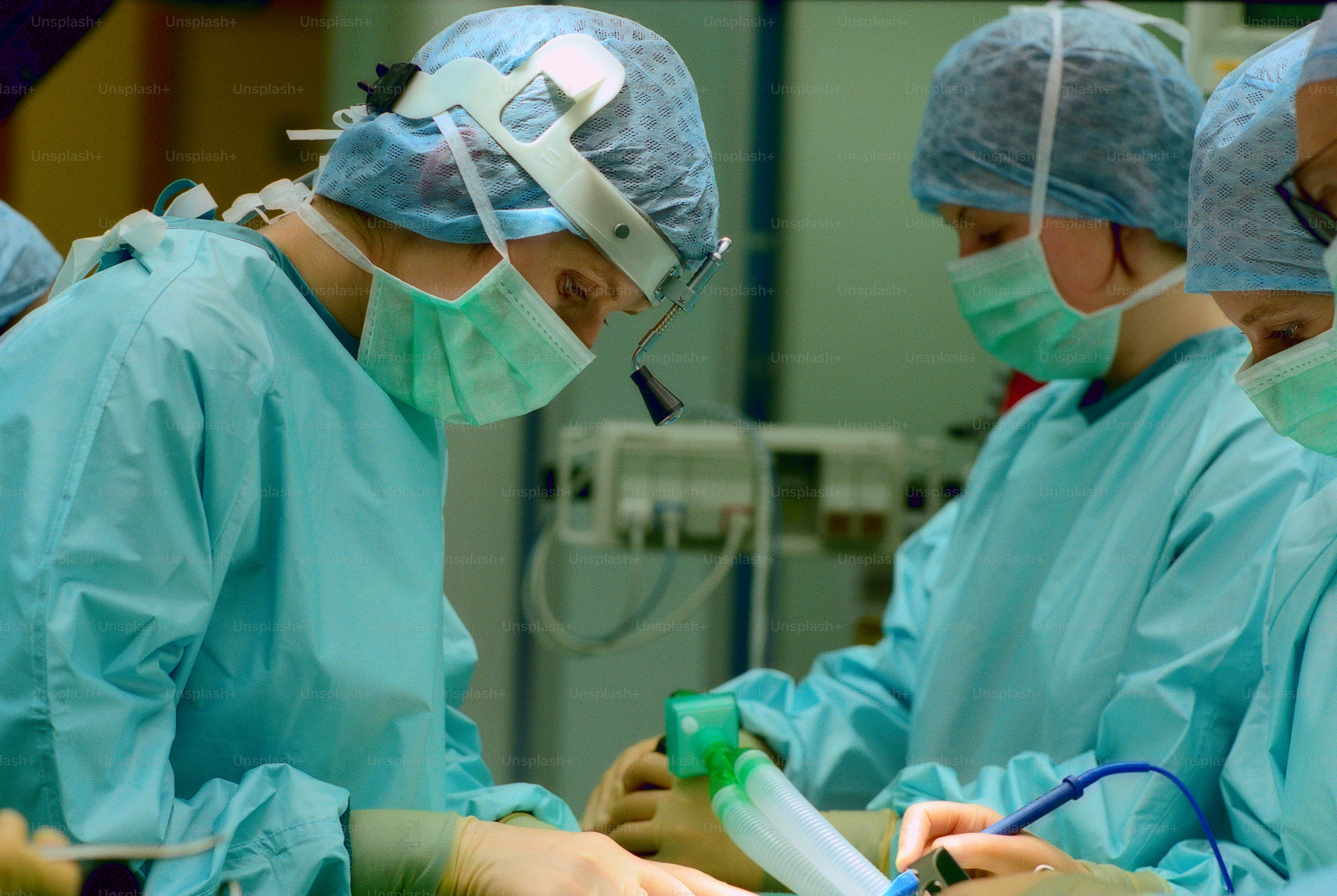A group of doctors performing surgery in a hospital photo – Hospital ...