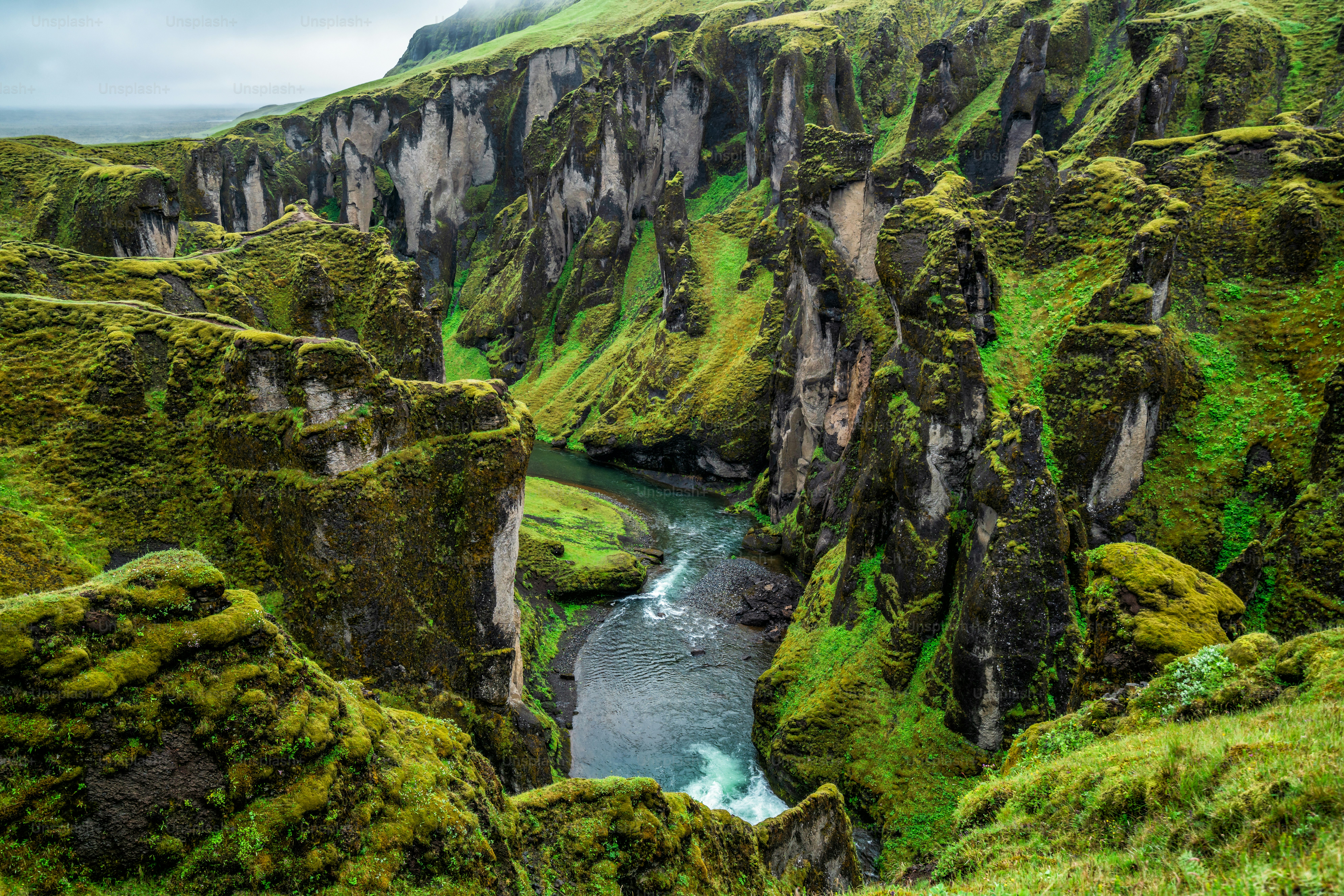 Paysage unique de Fjadrargljufur en Islande. Destination touristique de ...