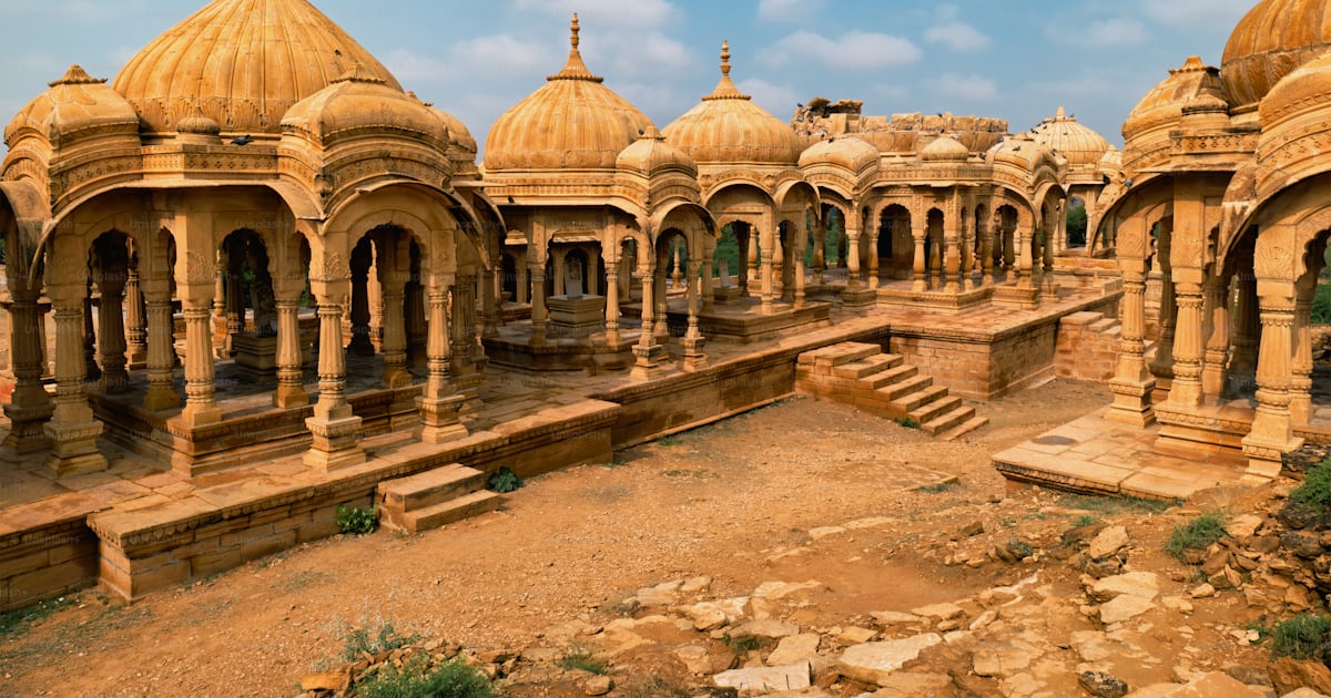 관광 명소와 라자스탄 랜드 마크 인도 타르 사막의 사암으로 만든 Bada Bagh Cenotaphs 힌두교 무덤 무덤