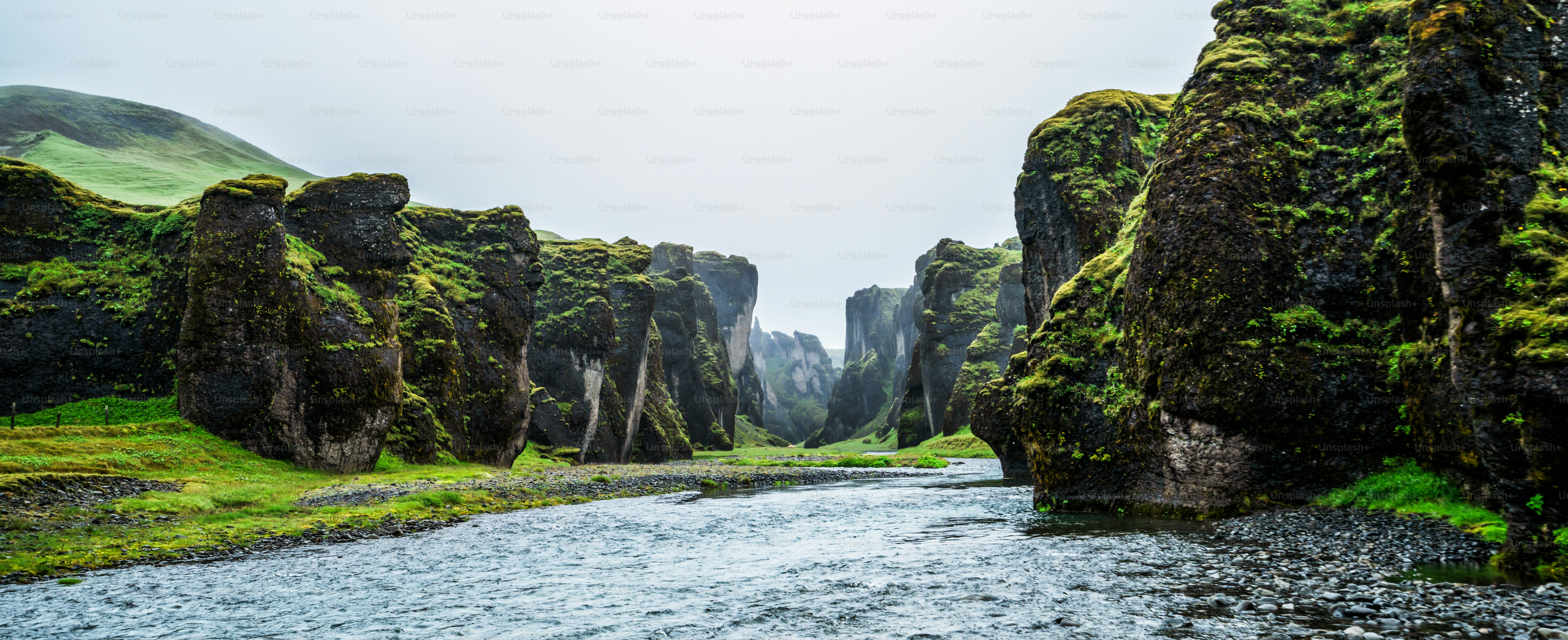 Paysage unique de Fjadrargljufur en Islande. Destination touristique de ...
