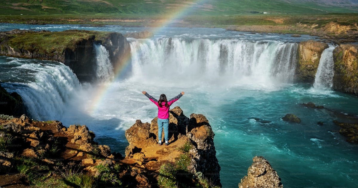고다포스아이슬란드어 신들의 폭포는 아이슬란드의 유명한 폭포입니다 Godafoss 폭포의 숨막히는 풍경은 아이슬란드 북동부