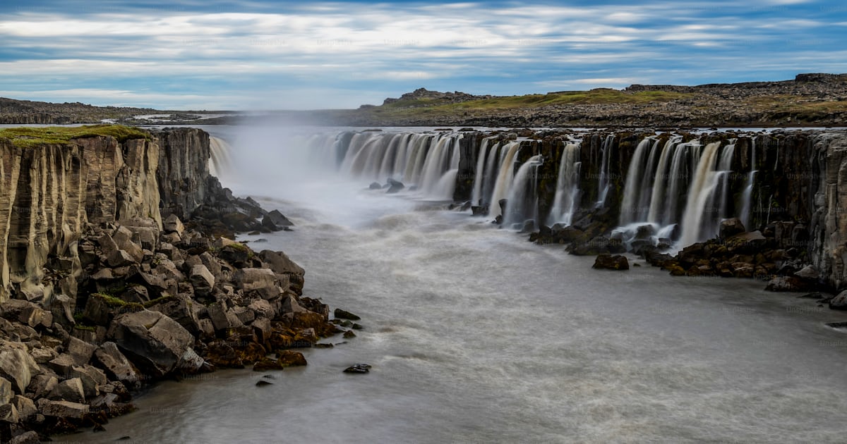 아이슬란드의 Selfoss 폭포의 놀라운 풍경 아름다운 풍경과 셀포스 폭포의 폭포는 관광객들이 아이슬란드 북동부를 방문하도록
