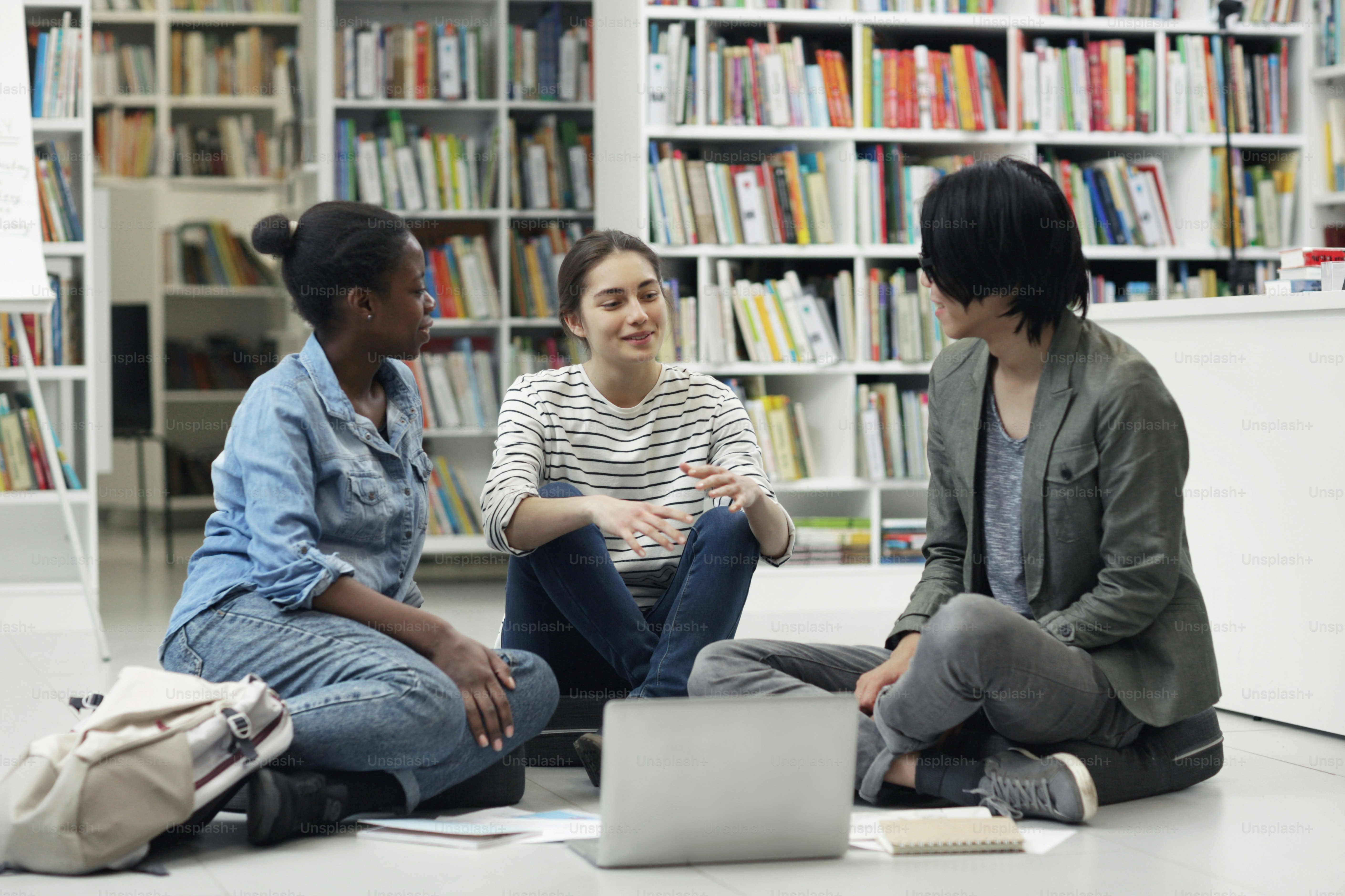 Students Discussing Pictures | Download Free Images on Unsplash