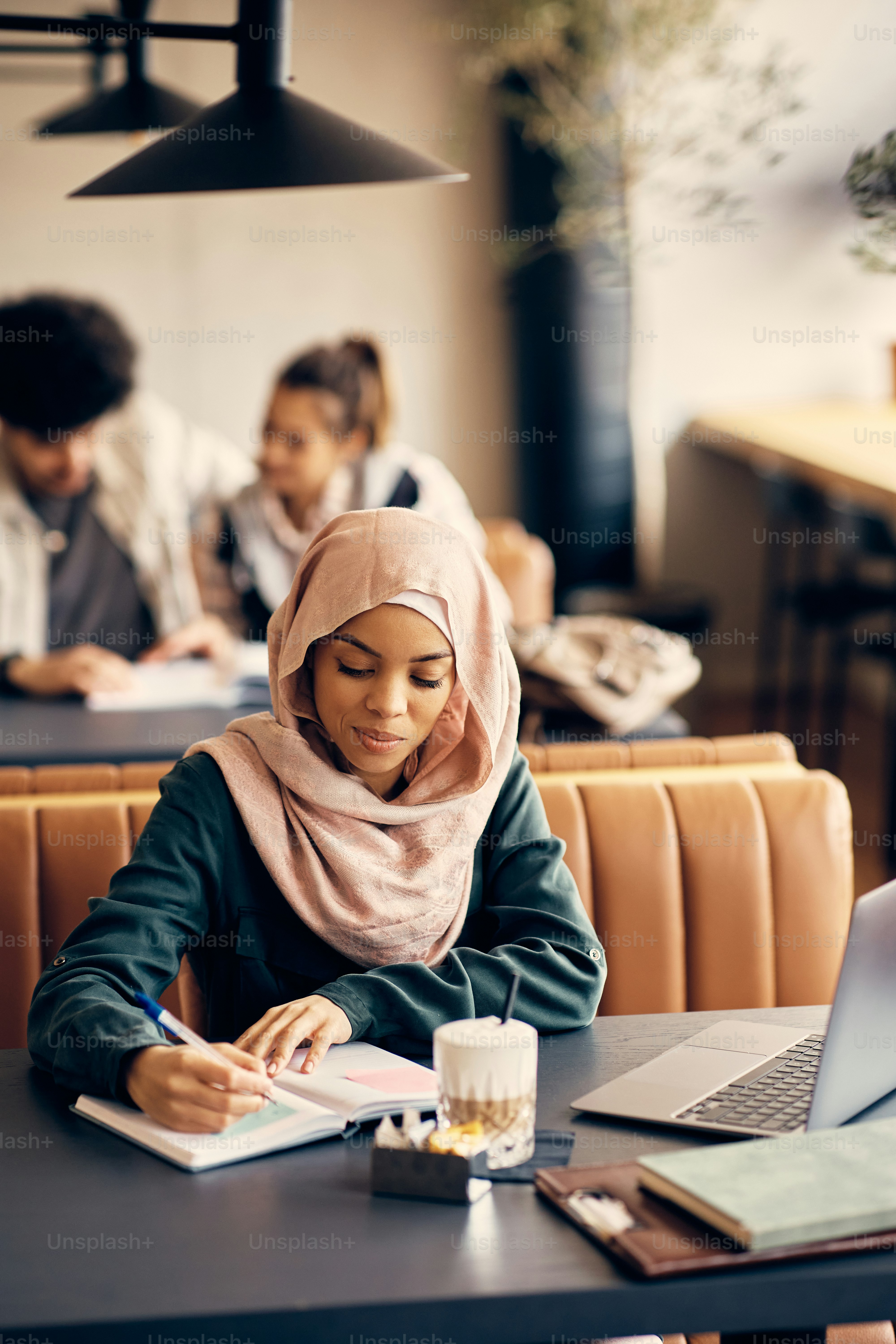 500+ Muslim Girl Pictures [HD] | Download Free Images on Unsplash