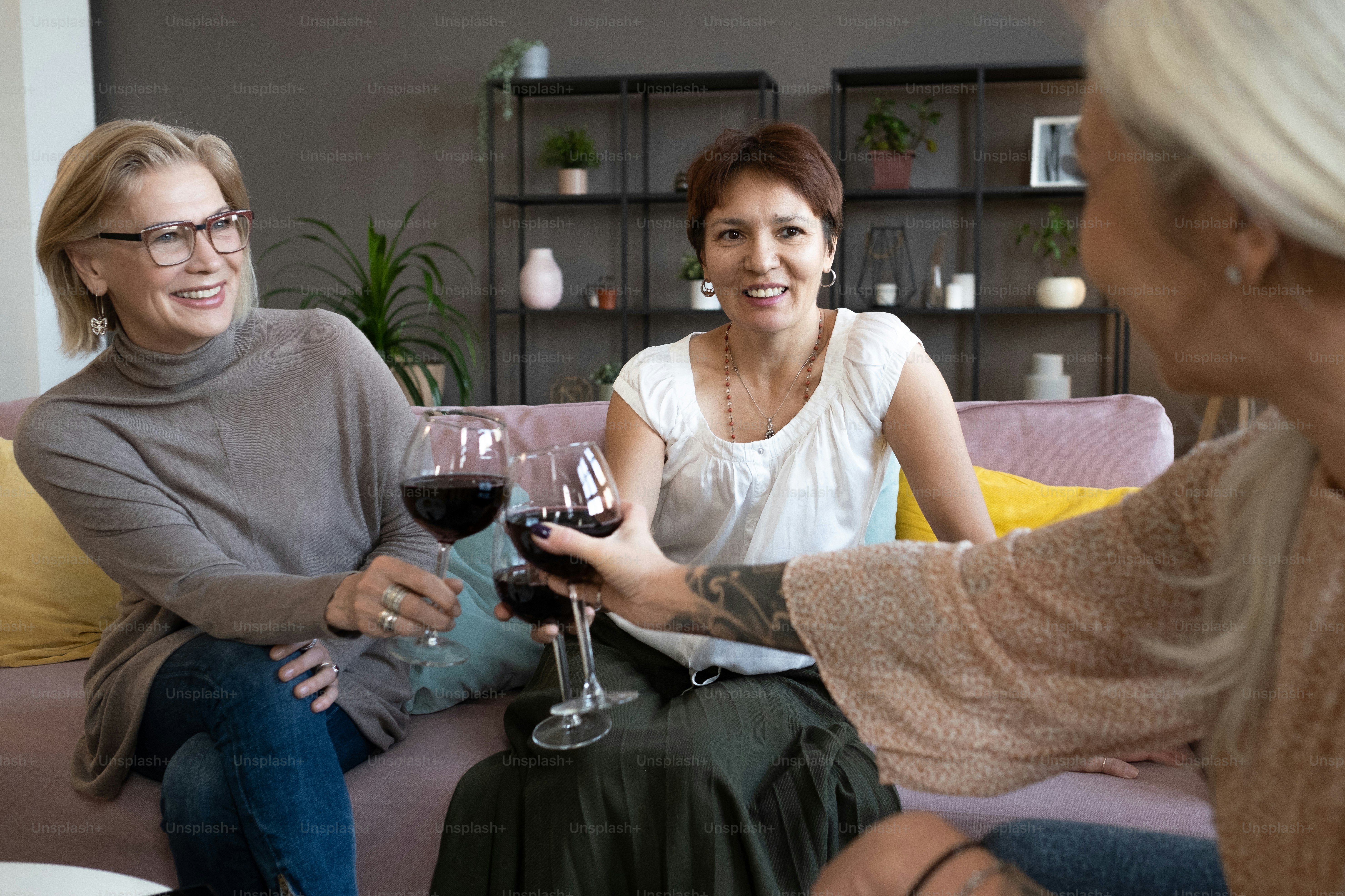 Free HD Hanging Out With Friends Pictures | Download on Unsplash