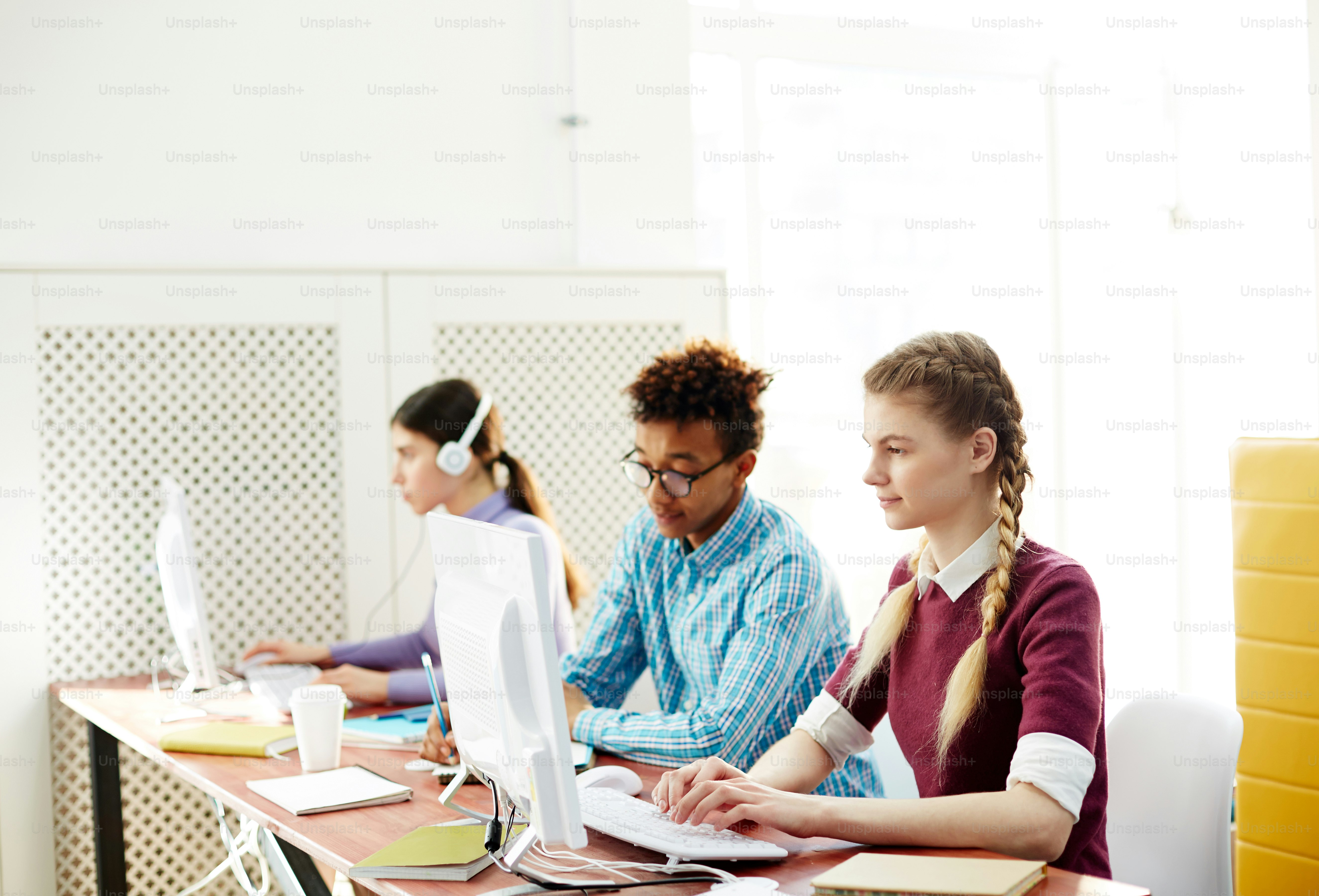 Technology In Classroom Pictures | Download Free Images on Unsplash