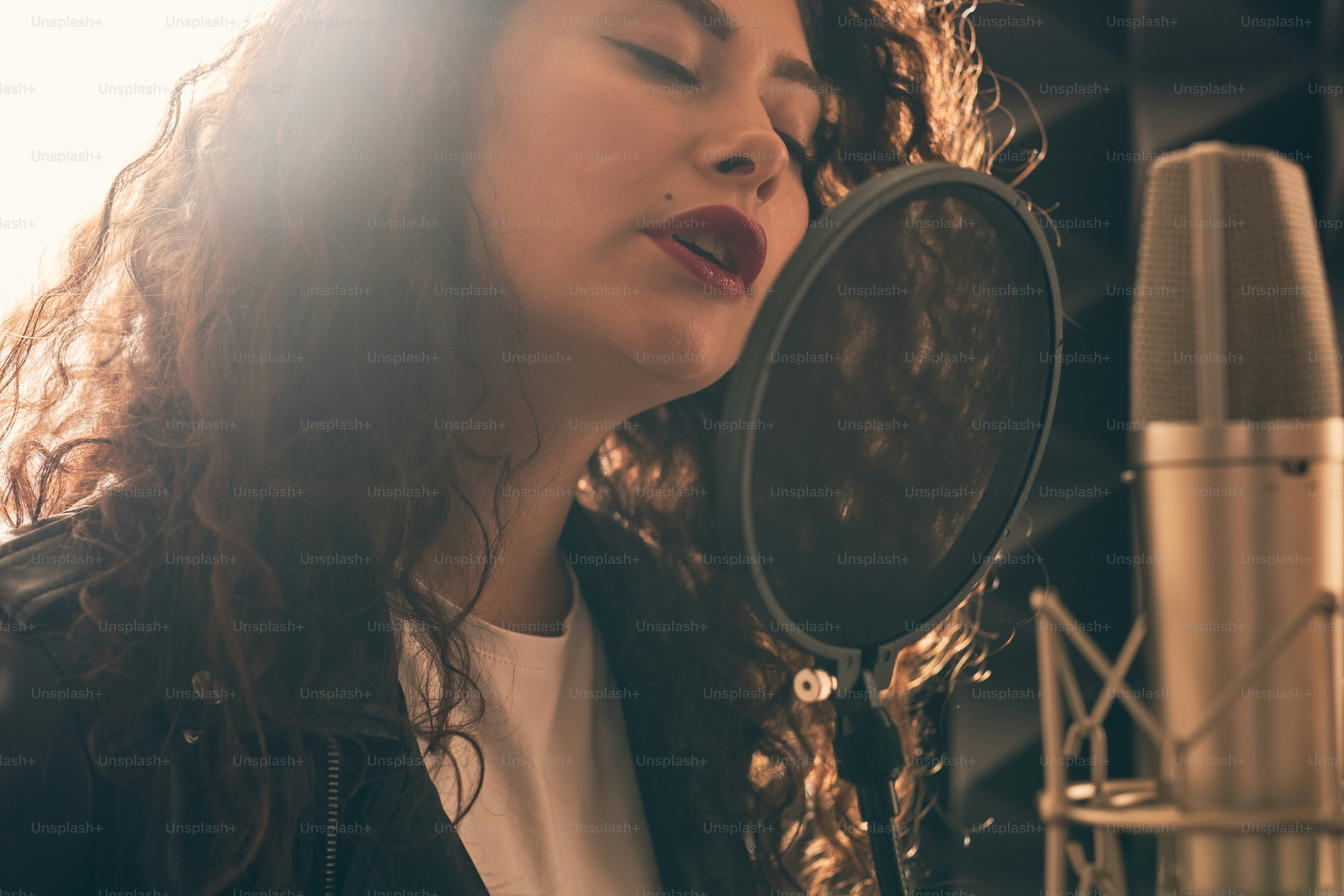 Woman Singer Pictures | Download Free Images on Unsplash