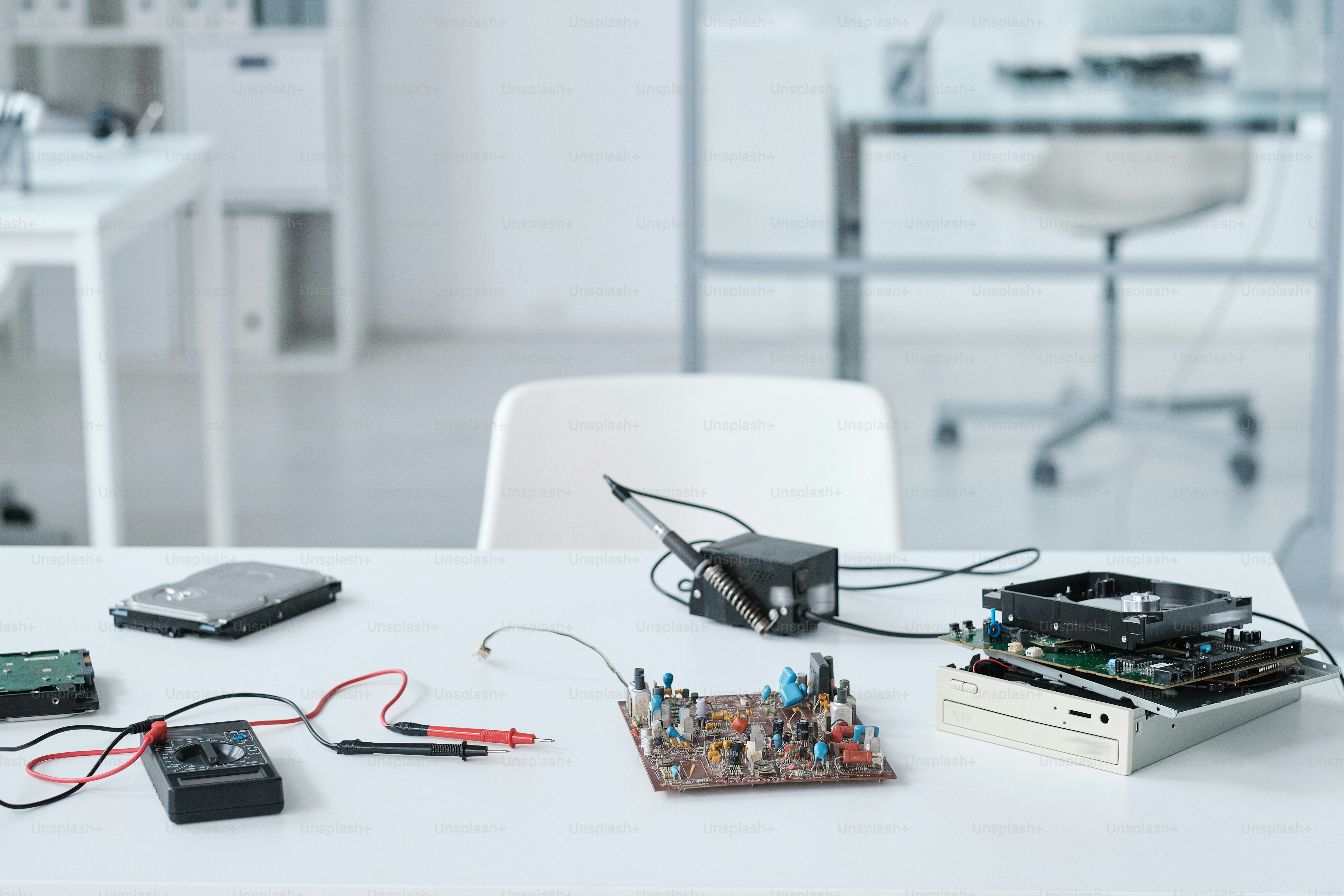 Motherboard of computer and transmission device with electric tweezers ...