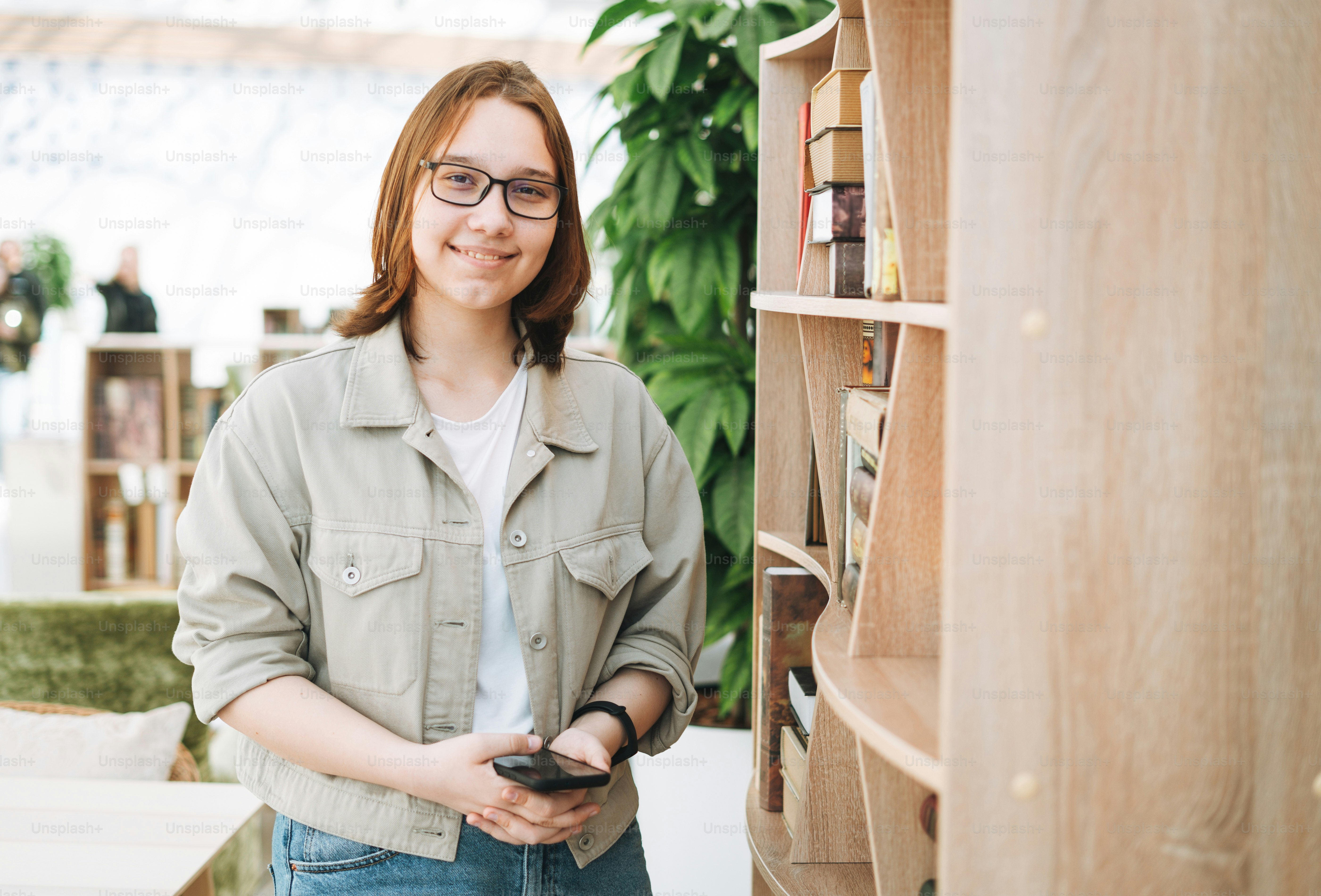 Library Girl Pictures | Download Free Images on Unsplash