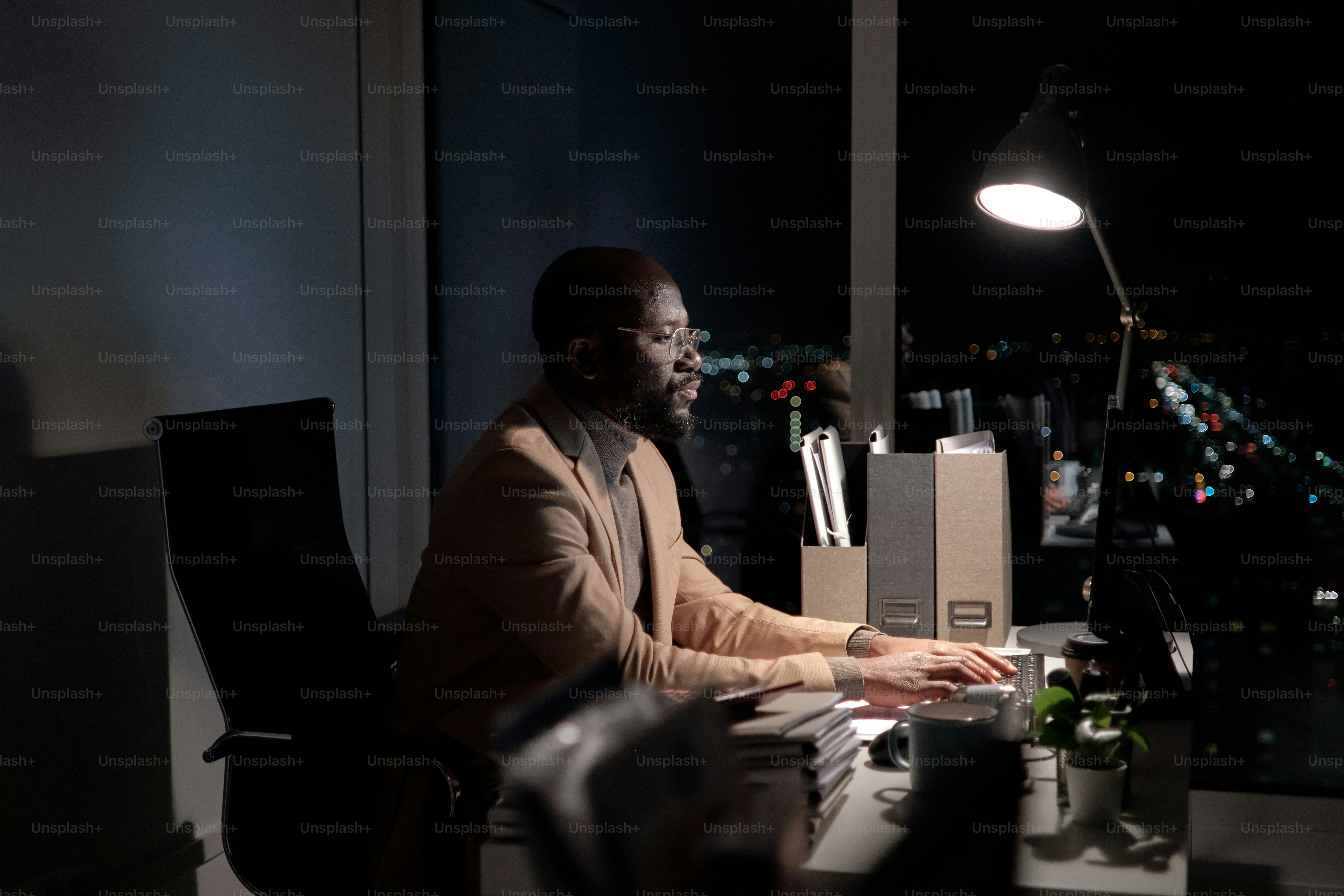 Working Men Pictures | Download Free Images on Unsplash