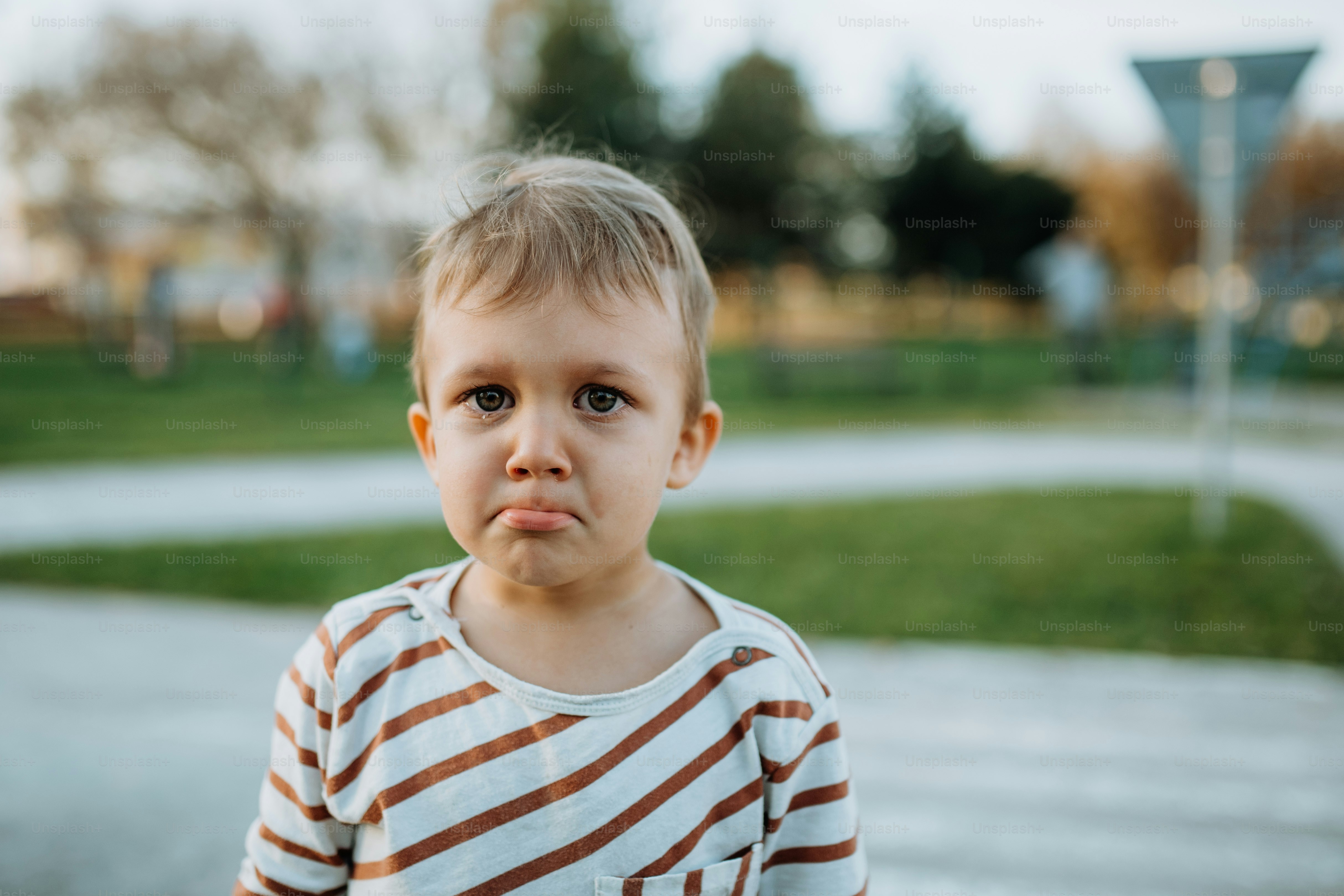 A sad little boy crying outside in park photo – Sad kid Image on Unsplash