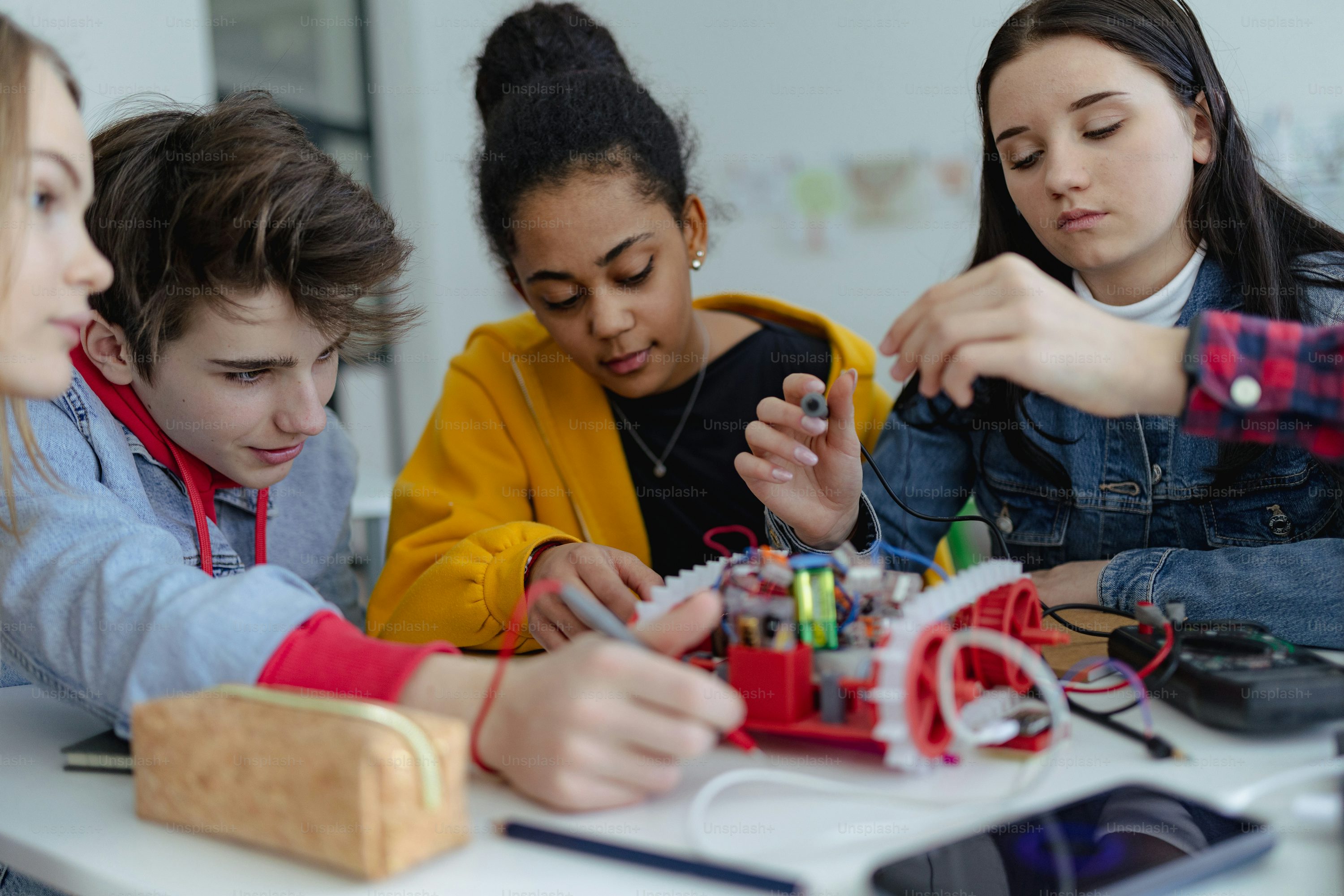 A group of high school students building and programming electric toys ... A group of high school students building and programming electric toys ...