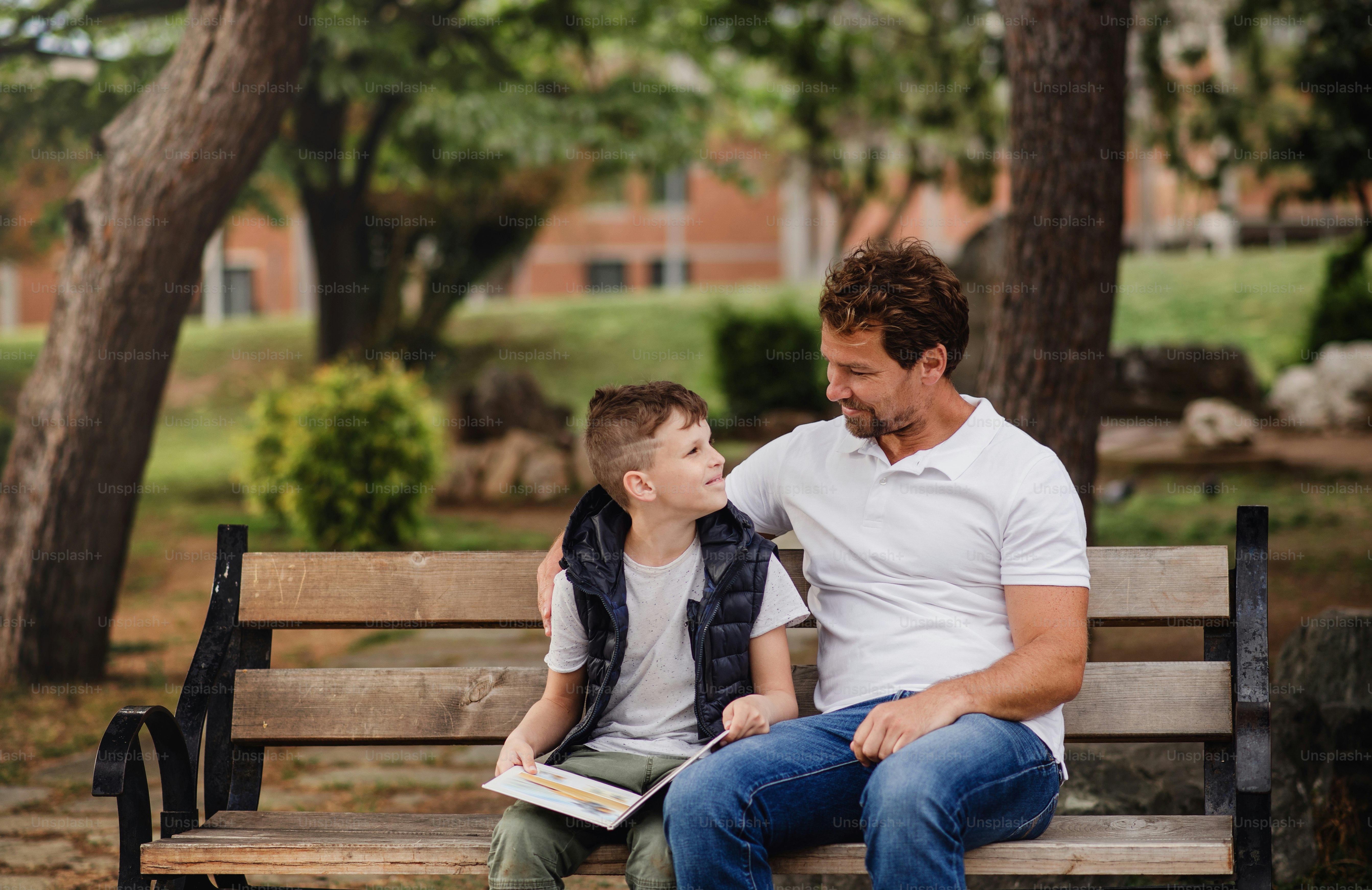 Sitting On Bench Pictures | Download Free Images on Unsplash