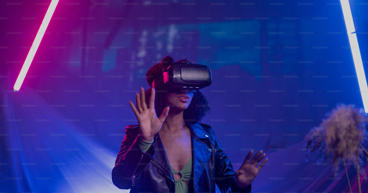 메타버스 디지털 사이버 월드 기술 증강 현실 게임을 하는 가상 현실 Vr 고글을 쓴 여성 미래 지향적인 라이프스타일 사진