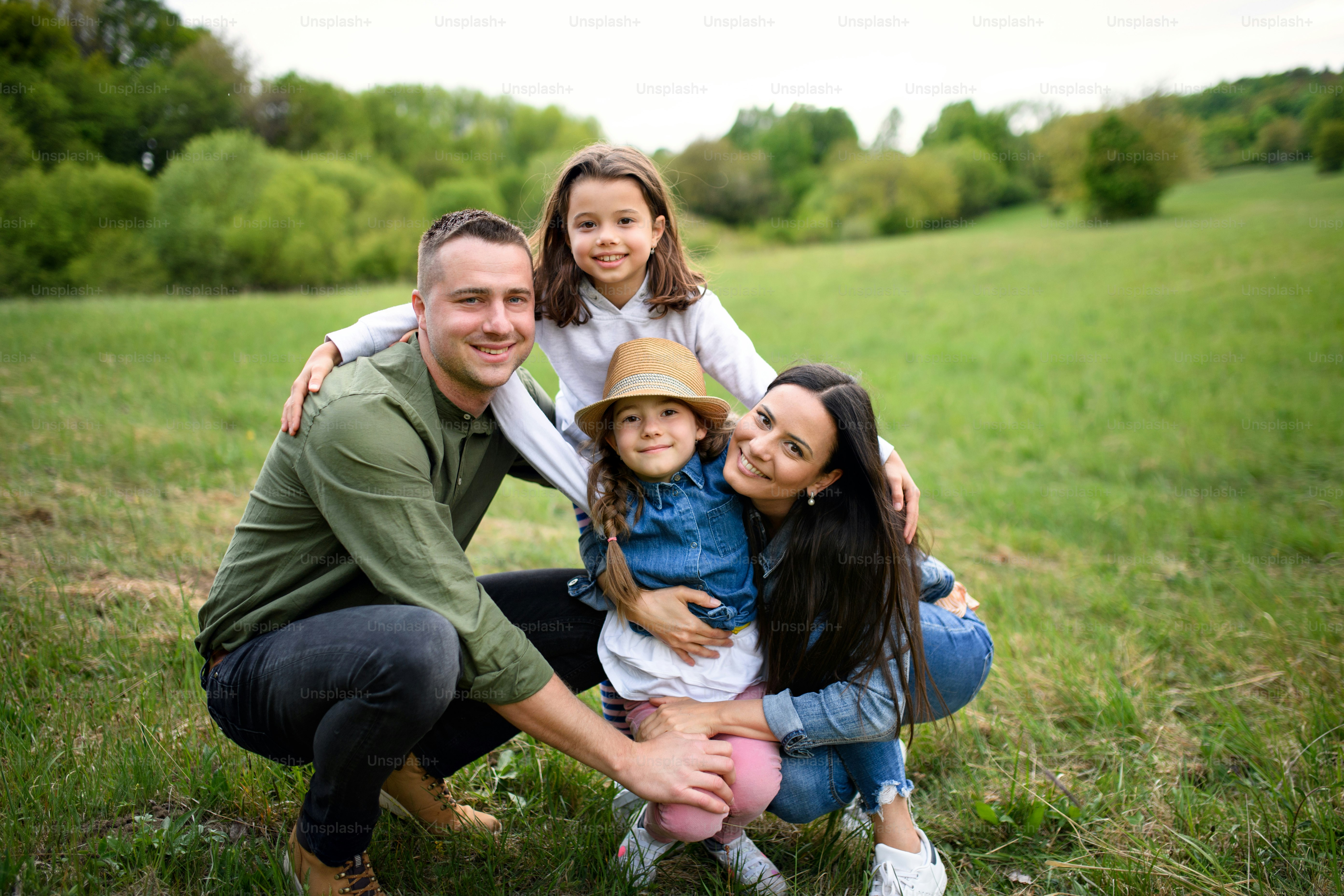 Family Photos Pictures | Download Free Images on Unsplash