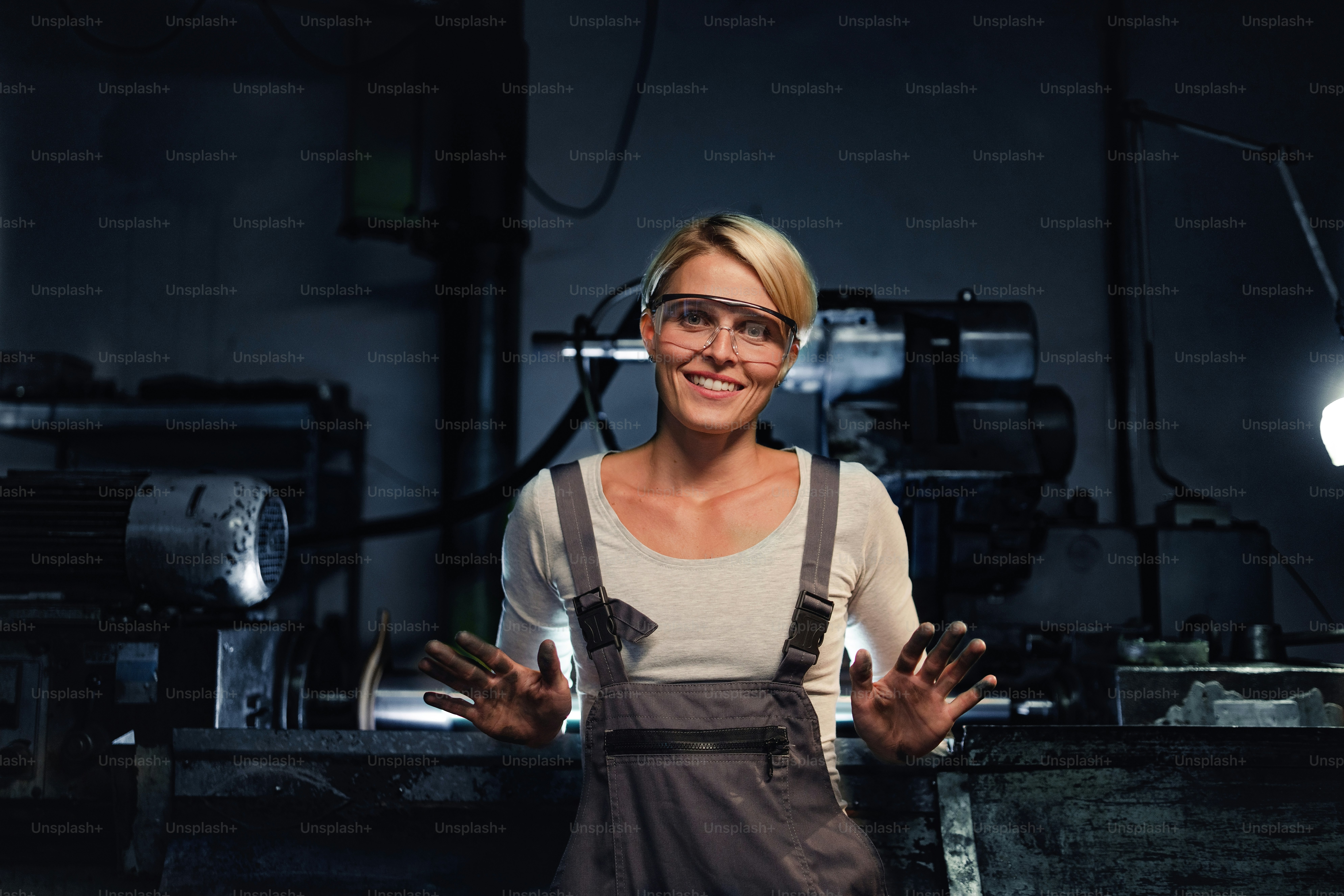 Dirty Factory Pictures | Download Free Images on Unsplash