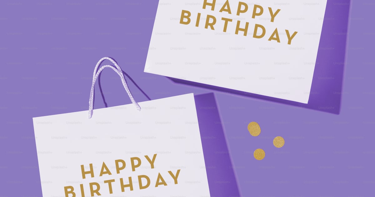 생일 축하 문구가 적힌 가방 두 개 사진 Unsplash의 생일 축하해요 이미지