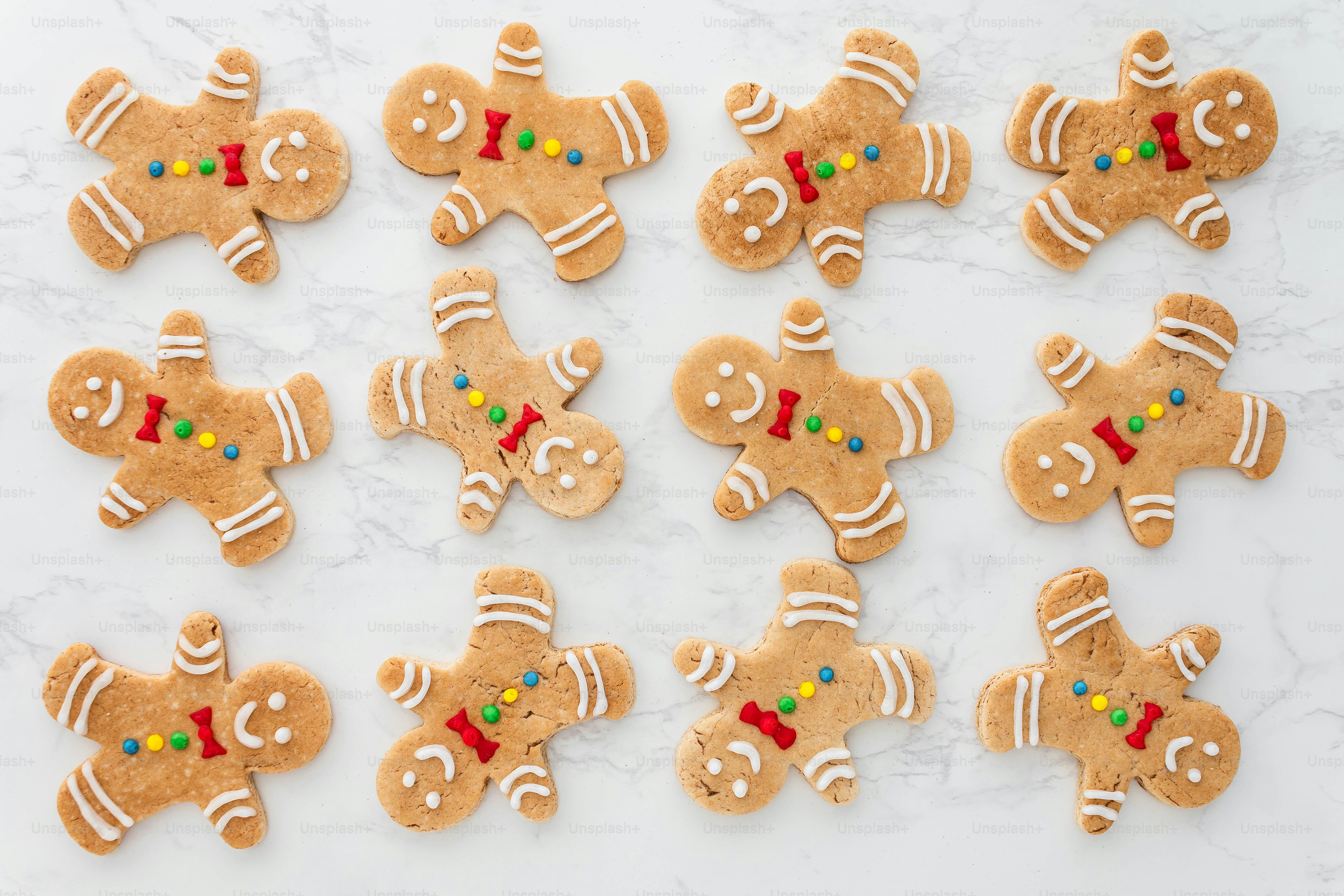 Un tas de biscuits qui sont sur une table photo – Biscuit Photo sur ...