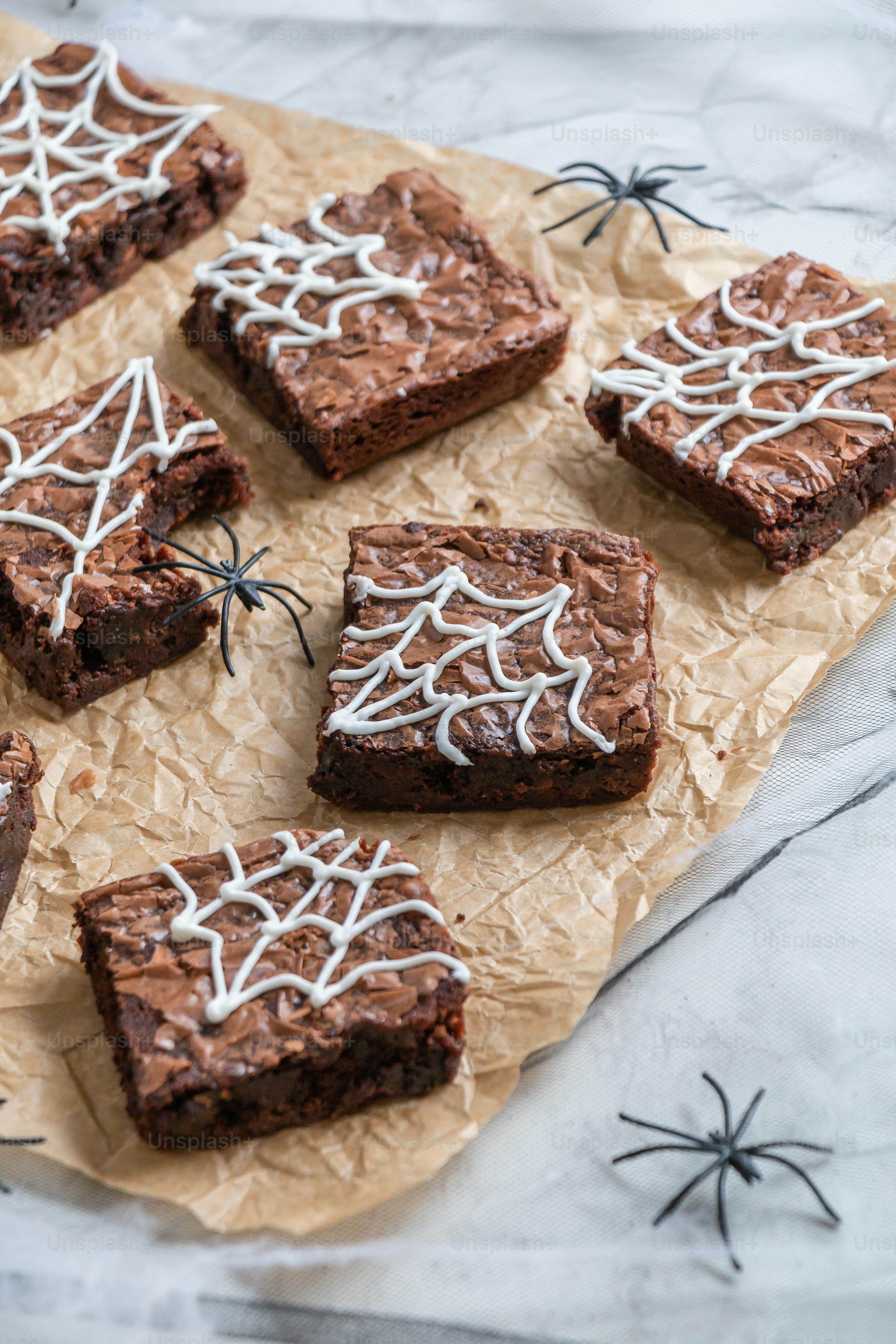 A table topped with brownies covered in frosting photo – Brownie Image ...