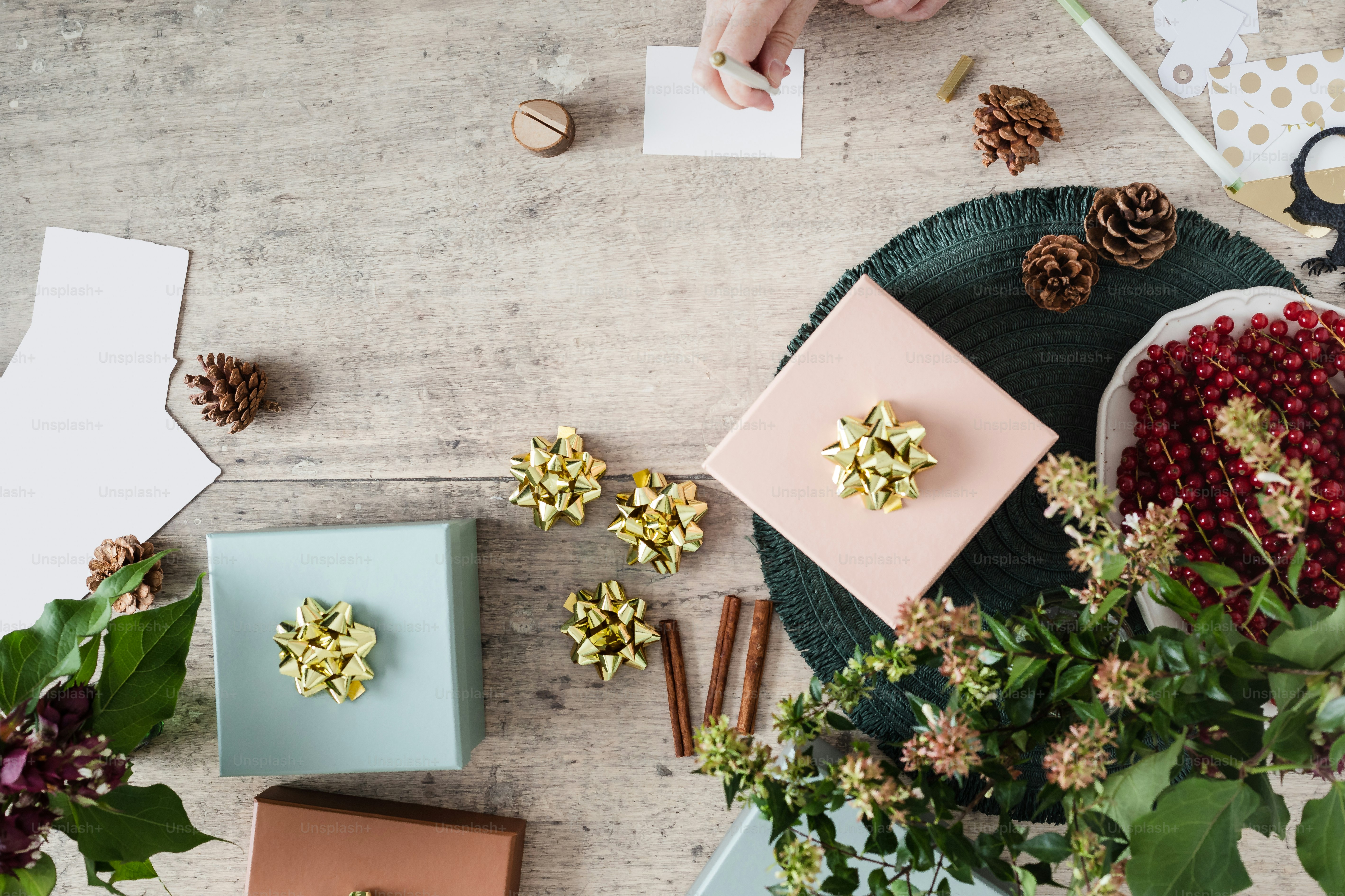 100+ Present Pictures | Download Free Images on Unsplash