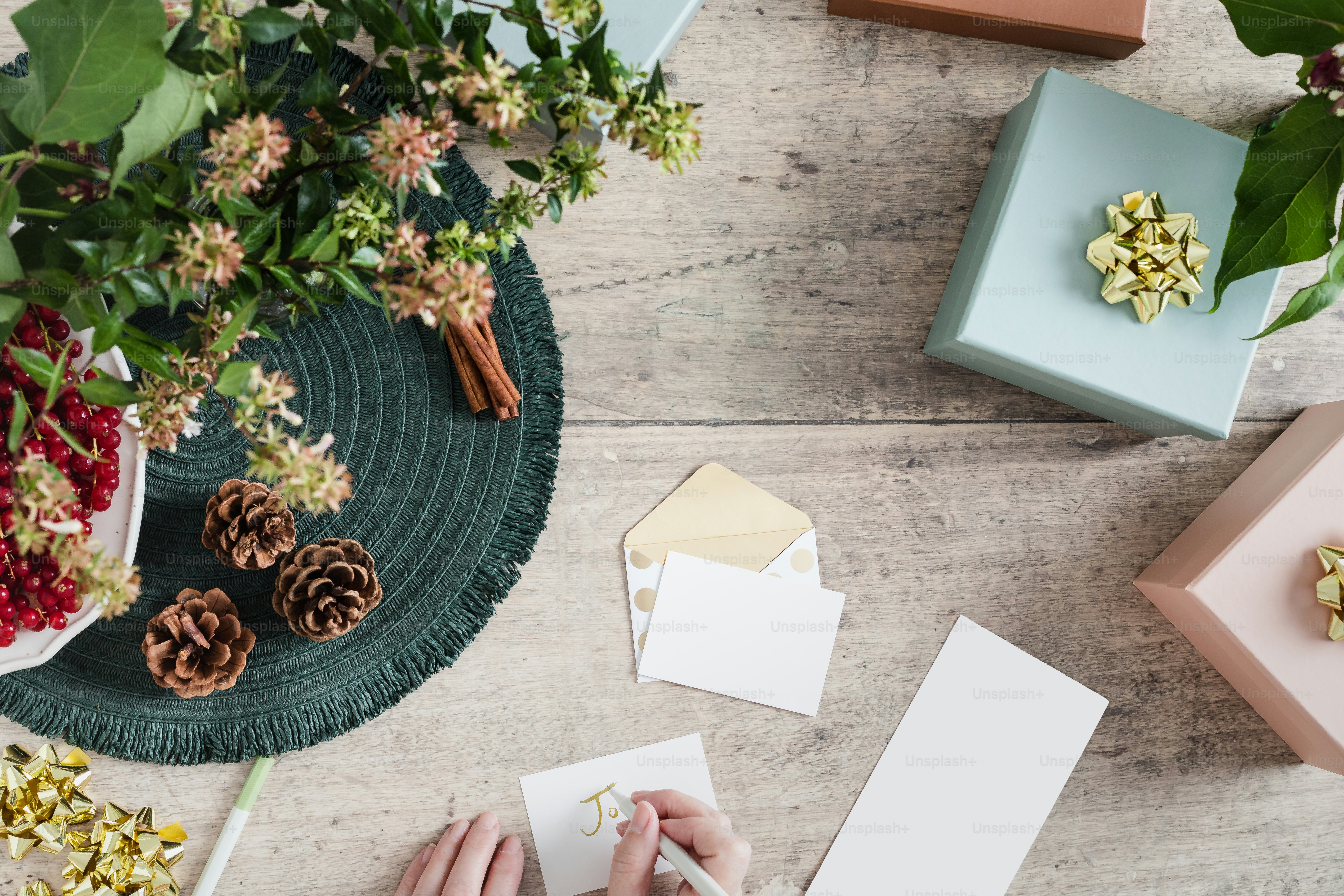 A person is writing on a piece of paper photo – Present Image on Unsplash