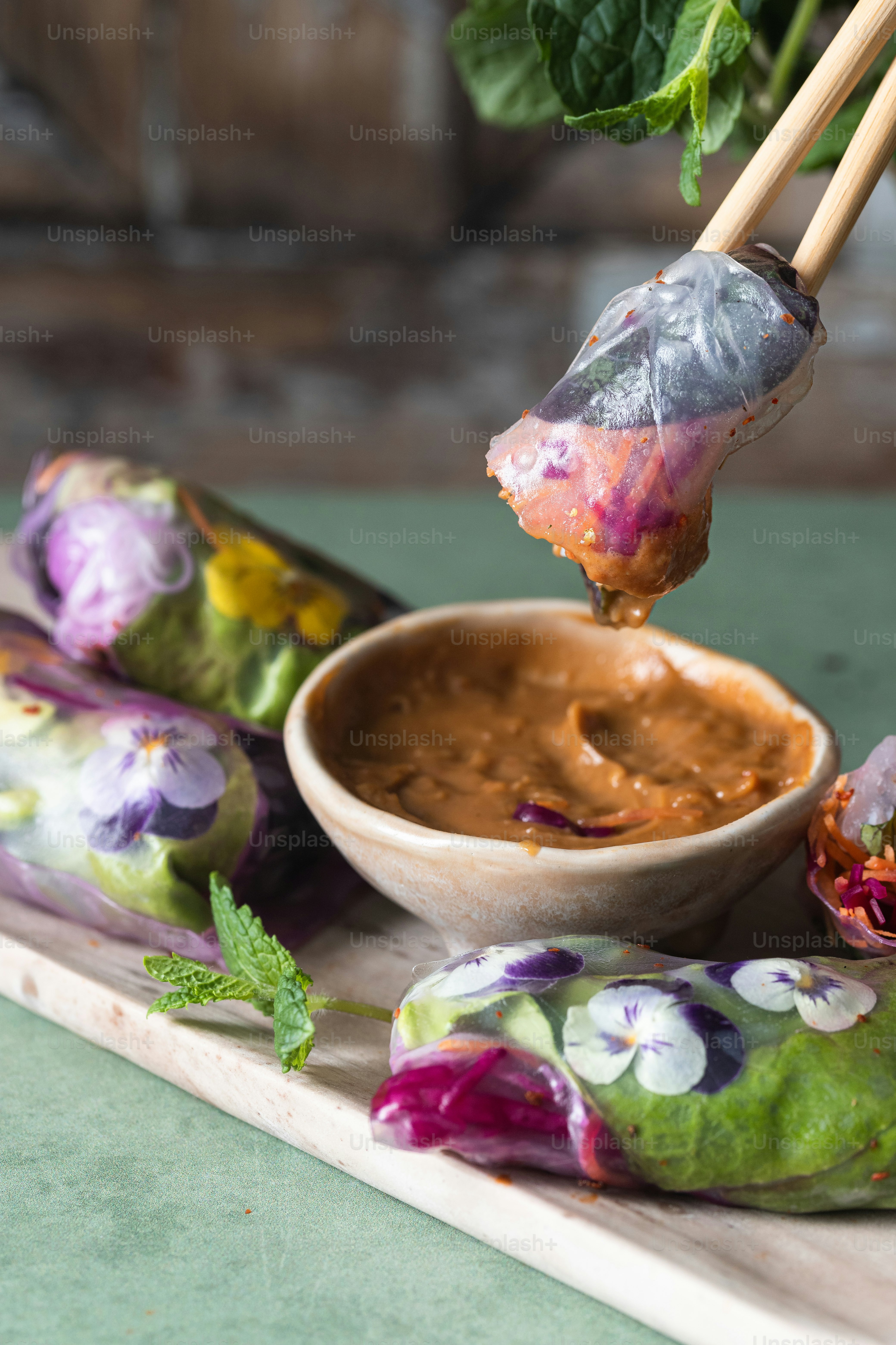 + Summer Rolls with edible flowers | 19 best free photos on Unsplash