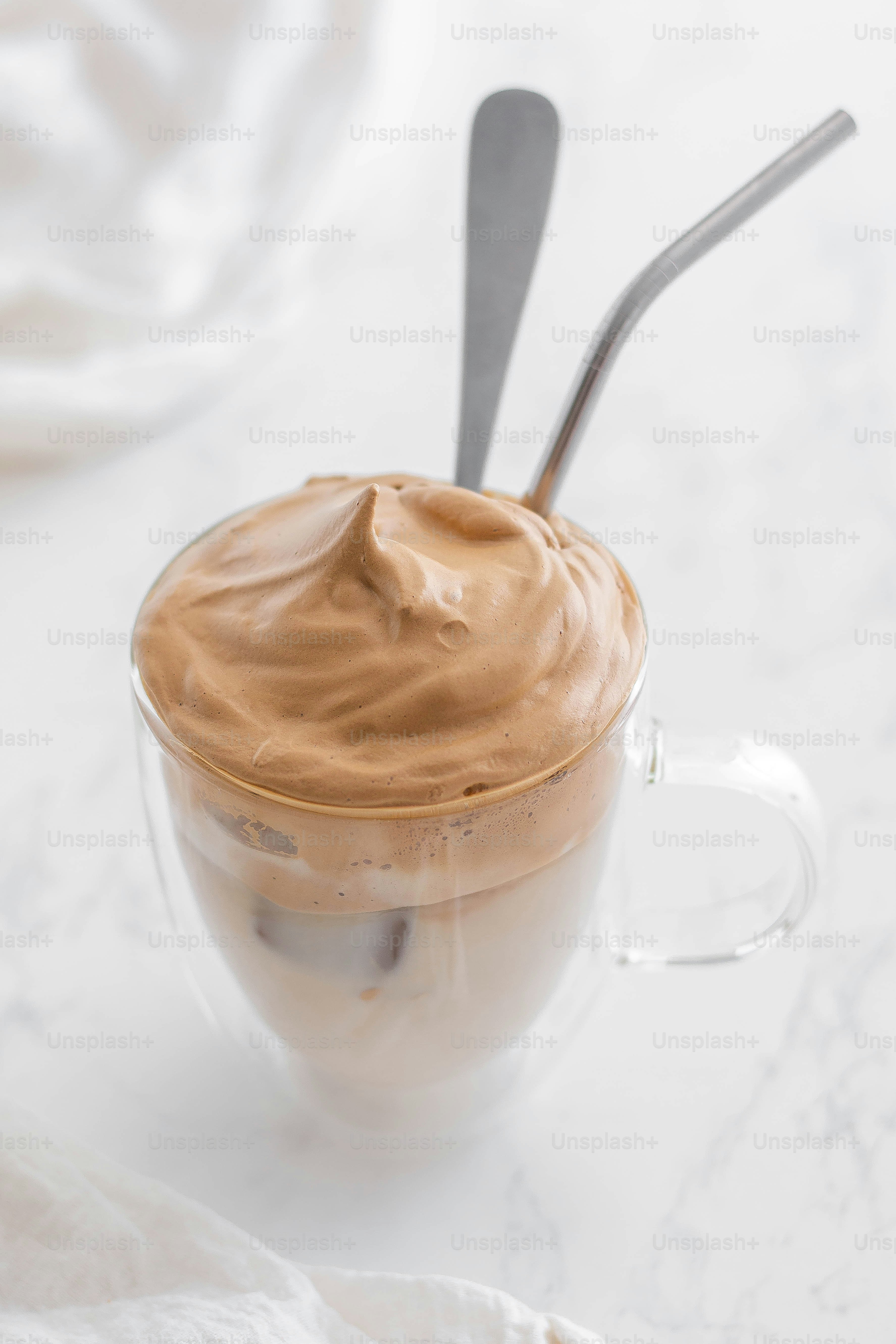 A cup of chocolate pudding with spoons in it photo – Dessert Image on ...