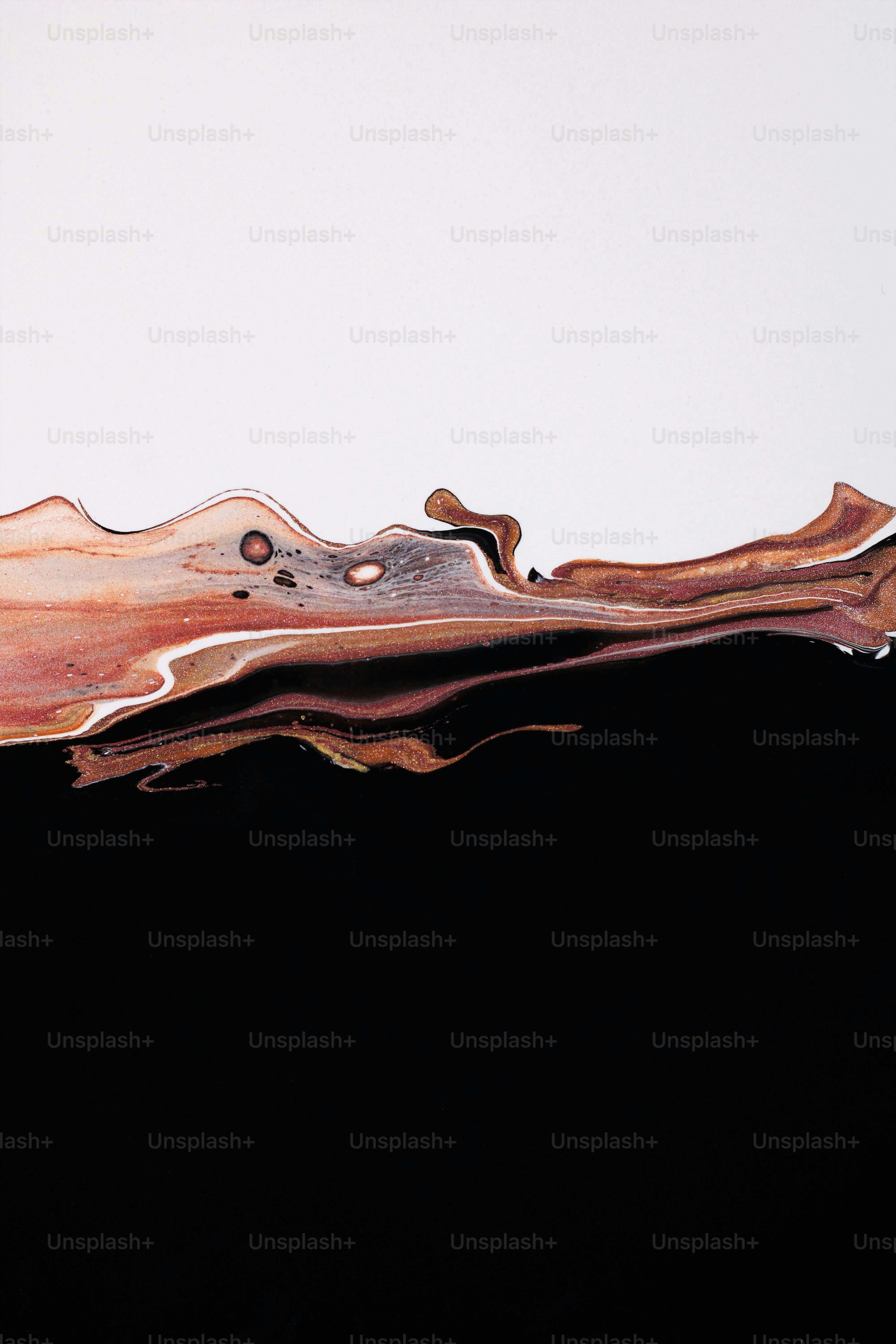A piece of wood that is floating in the water photo – Pour Image on ...