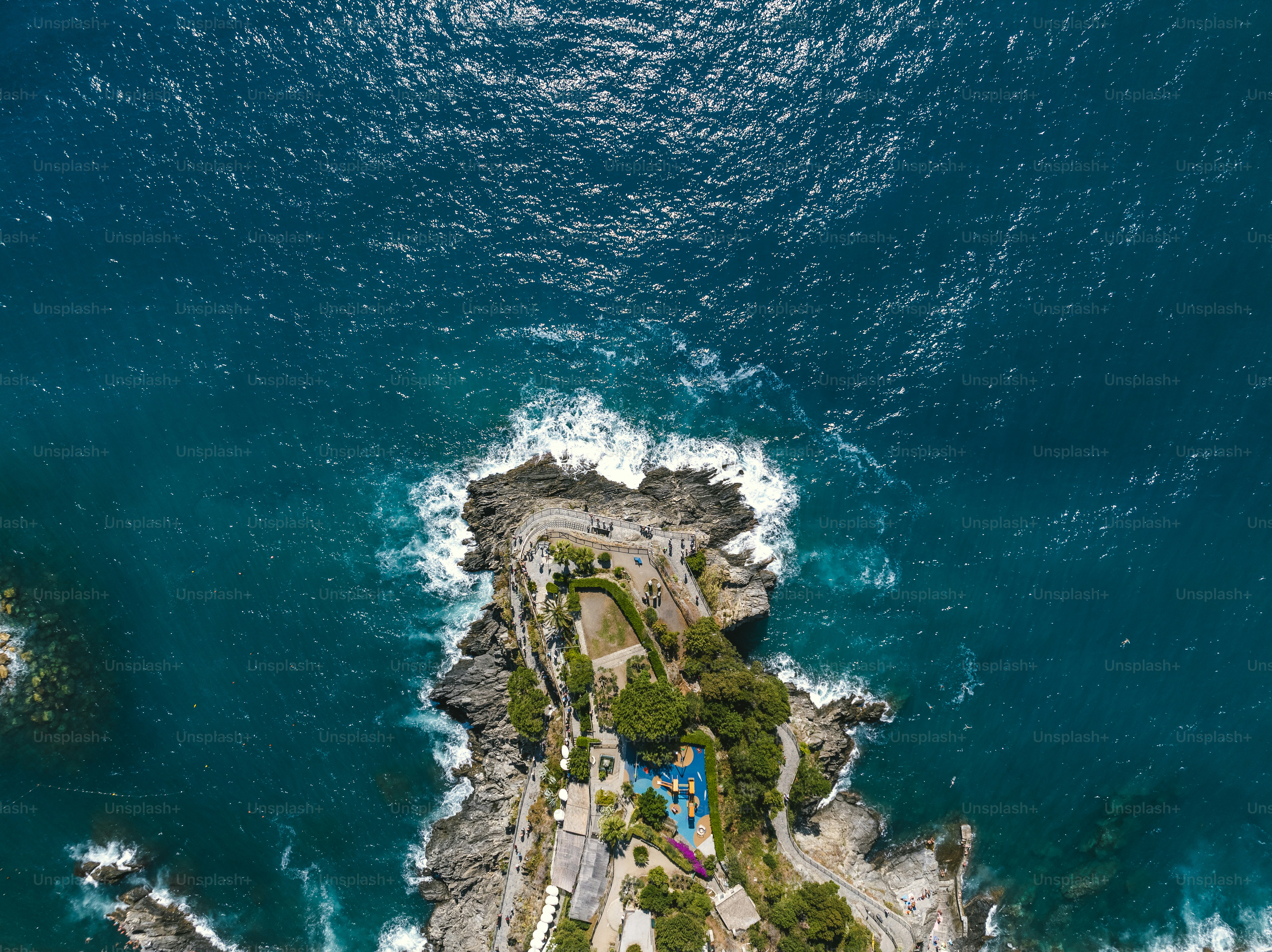 Foto zum Thema Eine Luftaufnahme einer Insel mitten im Ozean – Bild zu ...