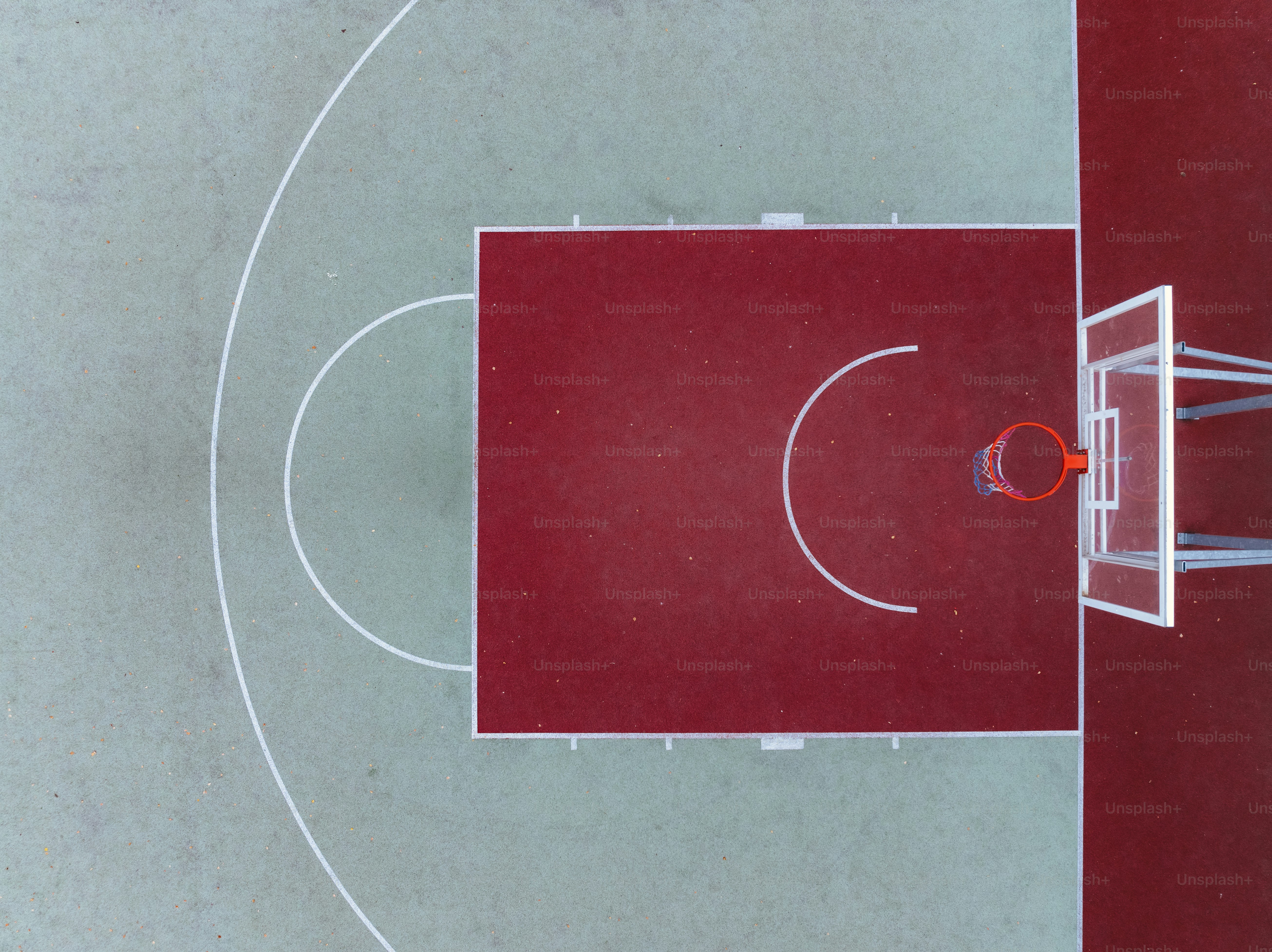 An overhead view of a basketball court with a basketball hoop photo ...