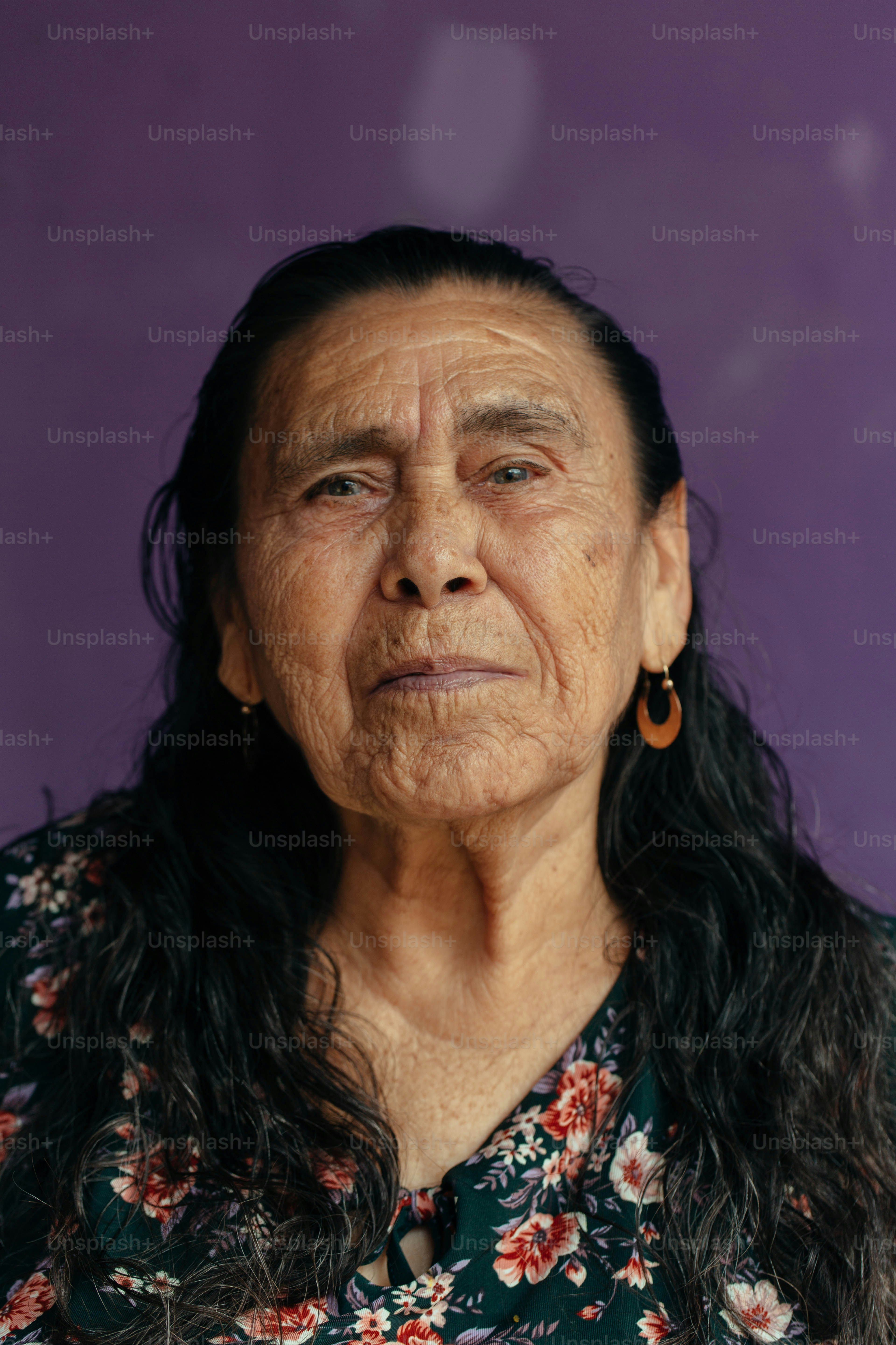 An old woman with long hair and earrings photo – Face Image on Unsplash