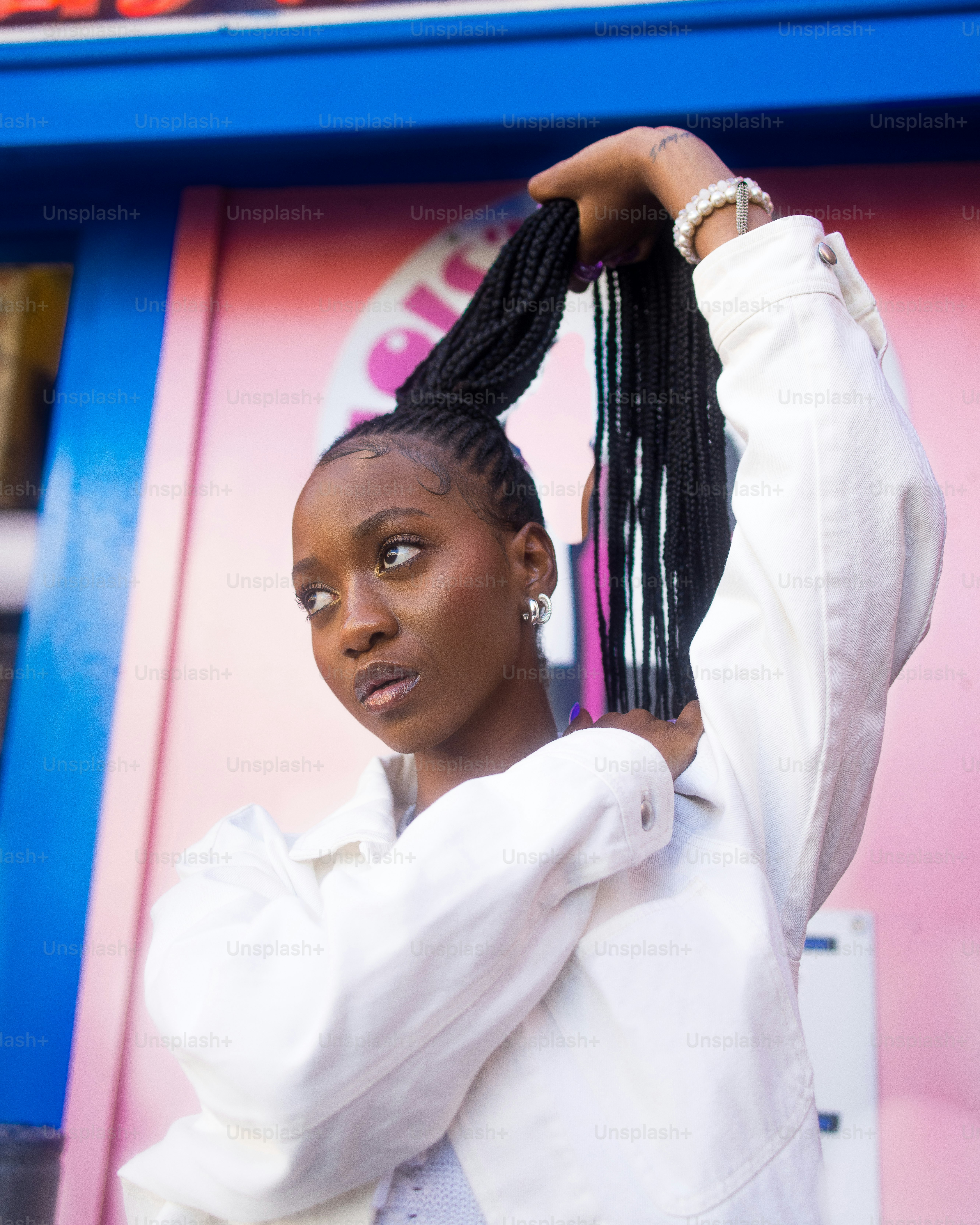 A woman with braids standing in front of a store photo – Generation z ...