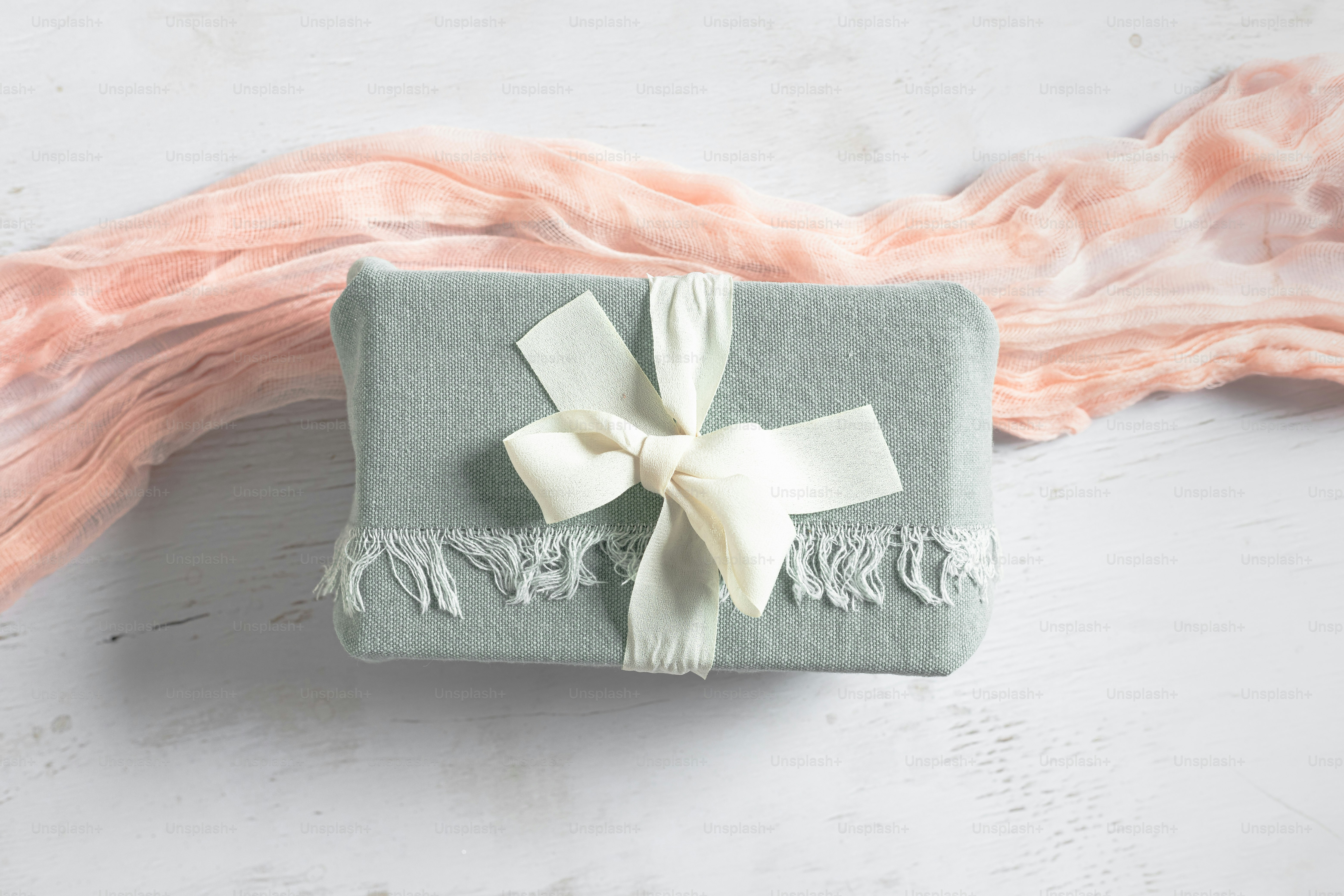 100+ Present Pictures | Download Free Images on Unsplash