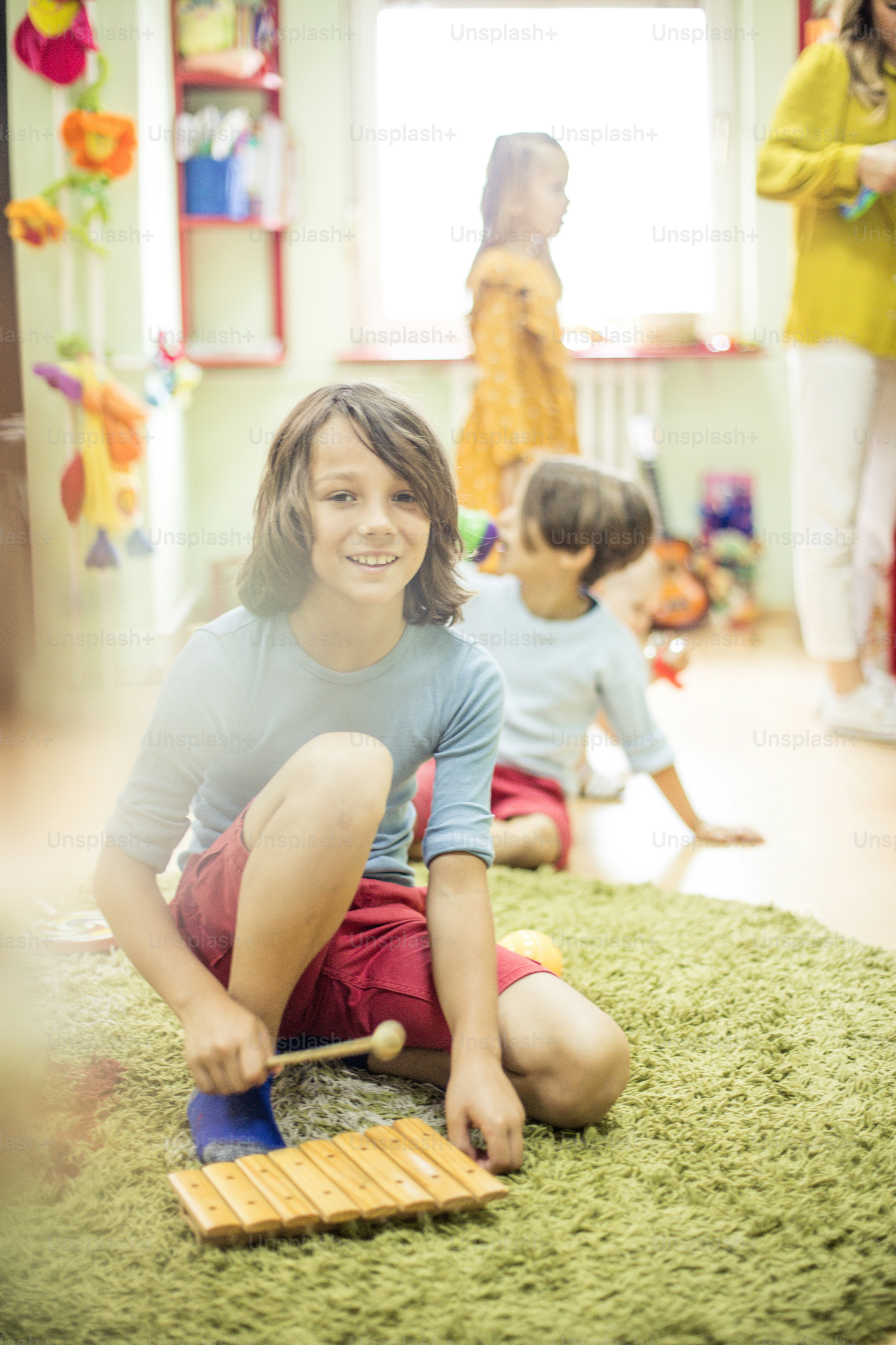 ¿Qué tipo de música te gusta? Niños en preescolar. foto – Imagen de ...