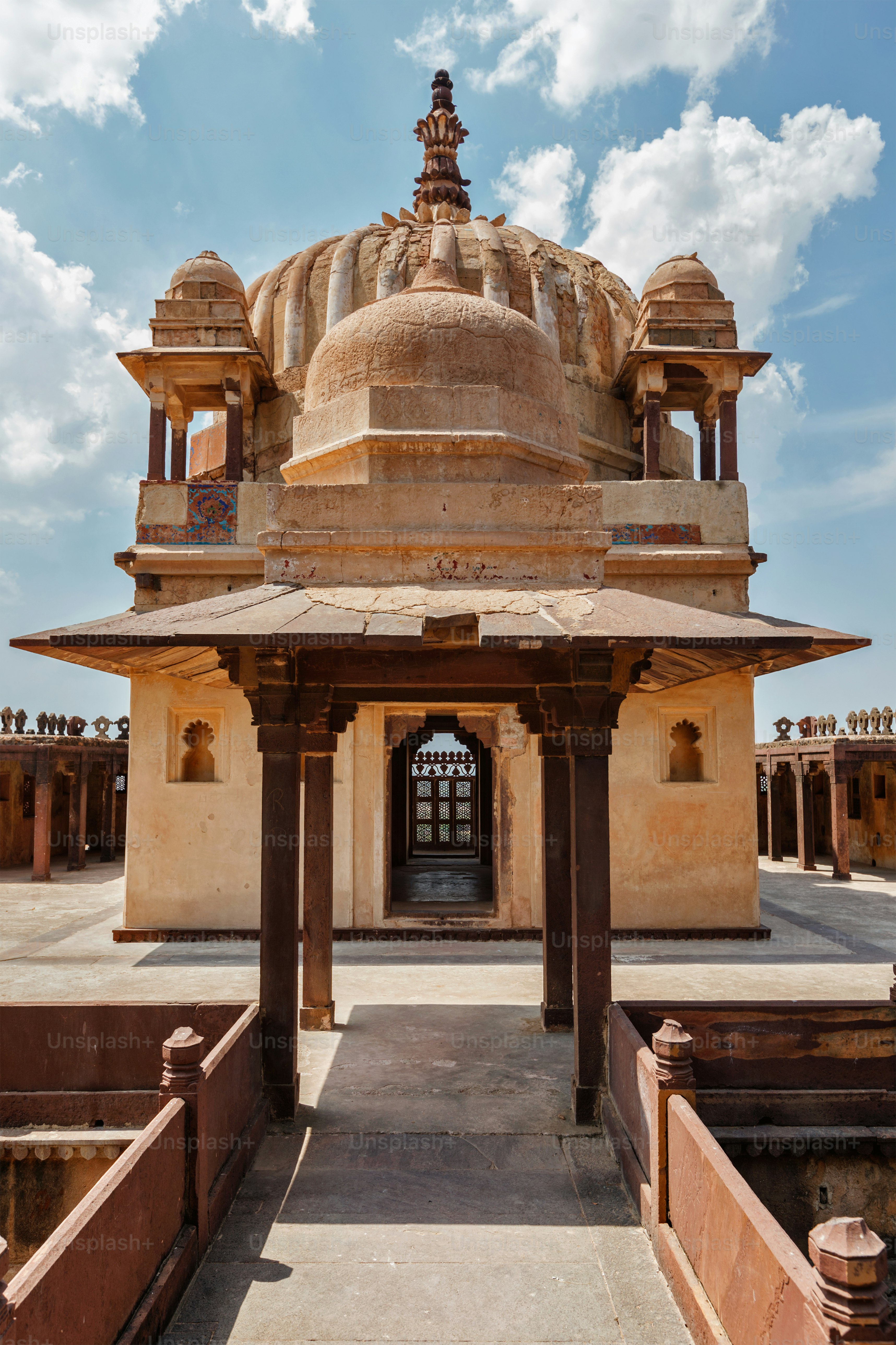 Datia palace indian architecture. Madhya Pradesh, India photo – Temple ...