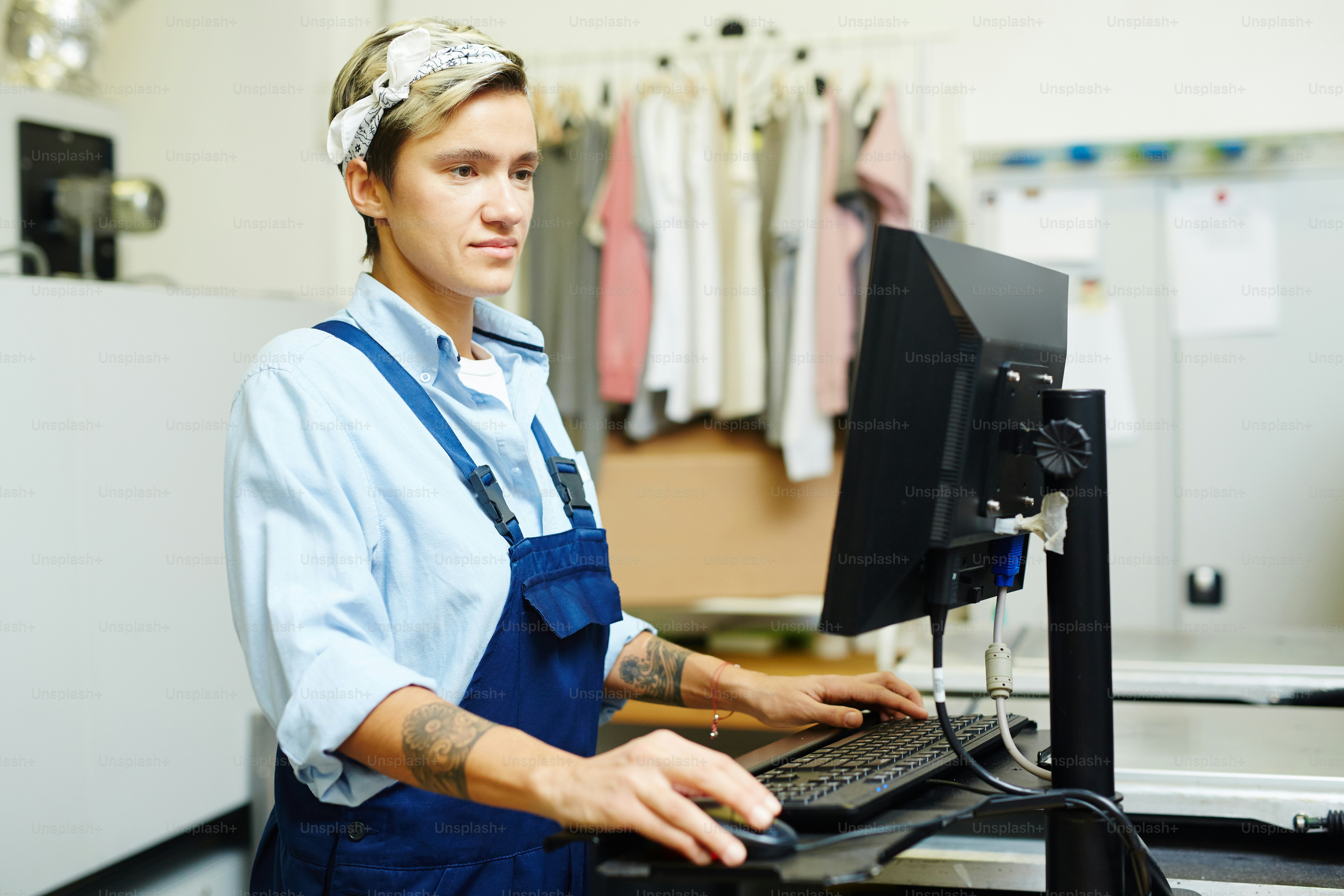 The operator with computer in the printing house photo – Russian woman ...