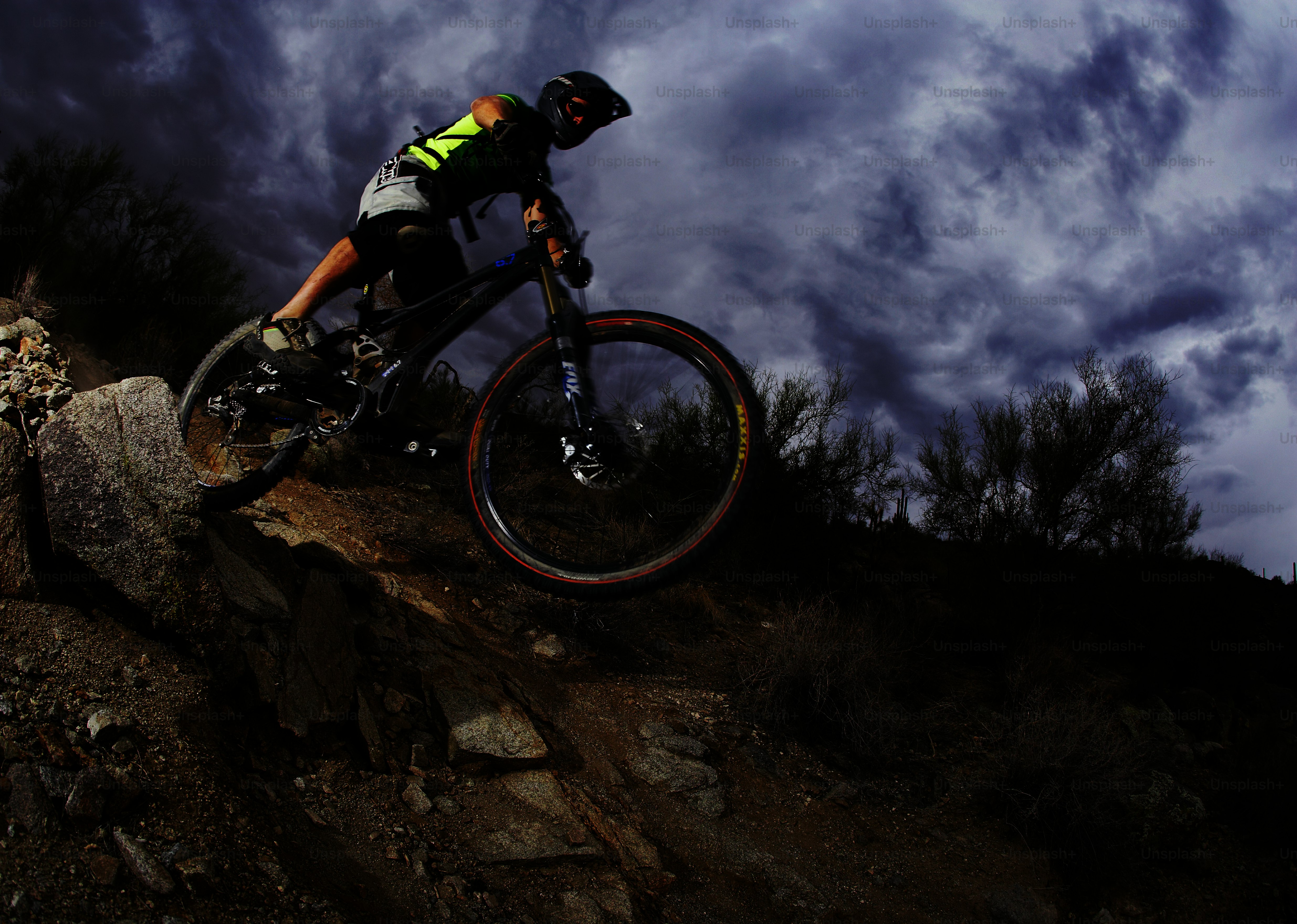Imágenes de Bicicleta En La Montaña | Descarga imágenes gratuitas en ...