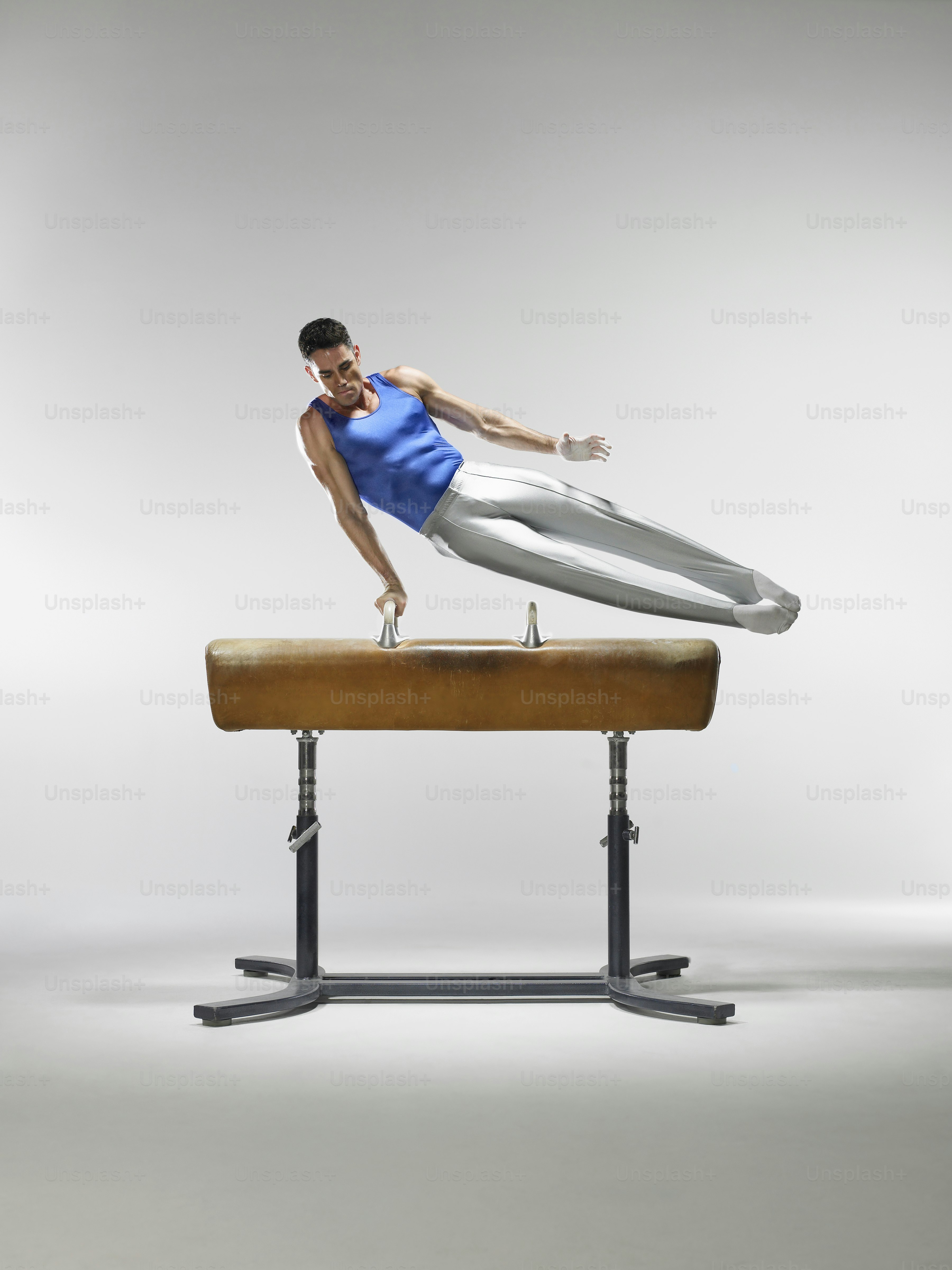 A man is balancing on a balance beam photo – Gymnastics Image on Unsplash