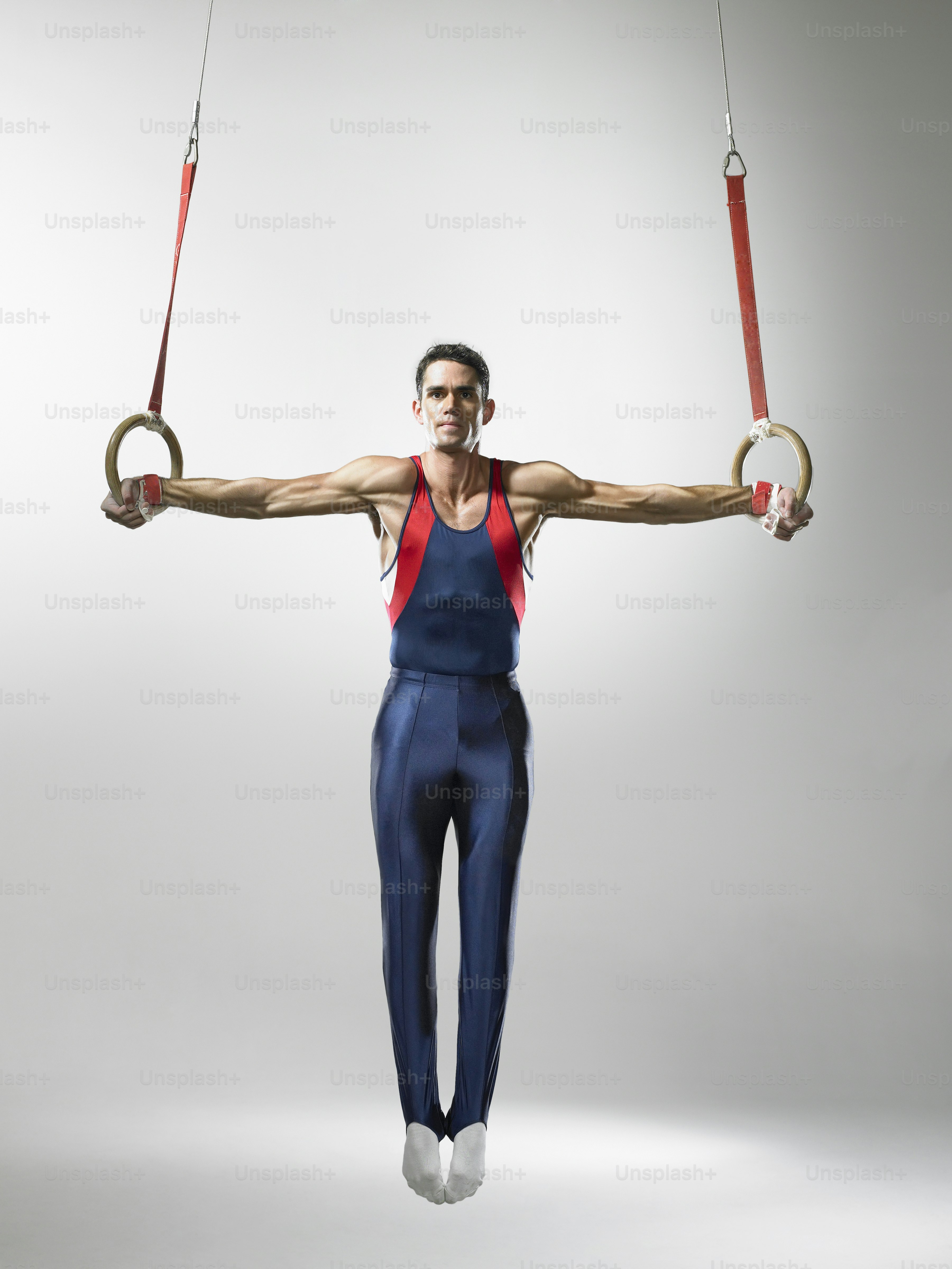 A man holding onto a pair of handles photo – Mid adult Image on Unsplash