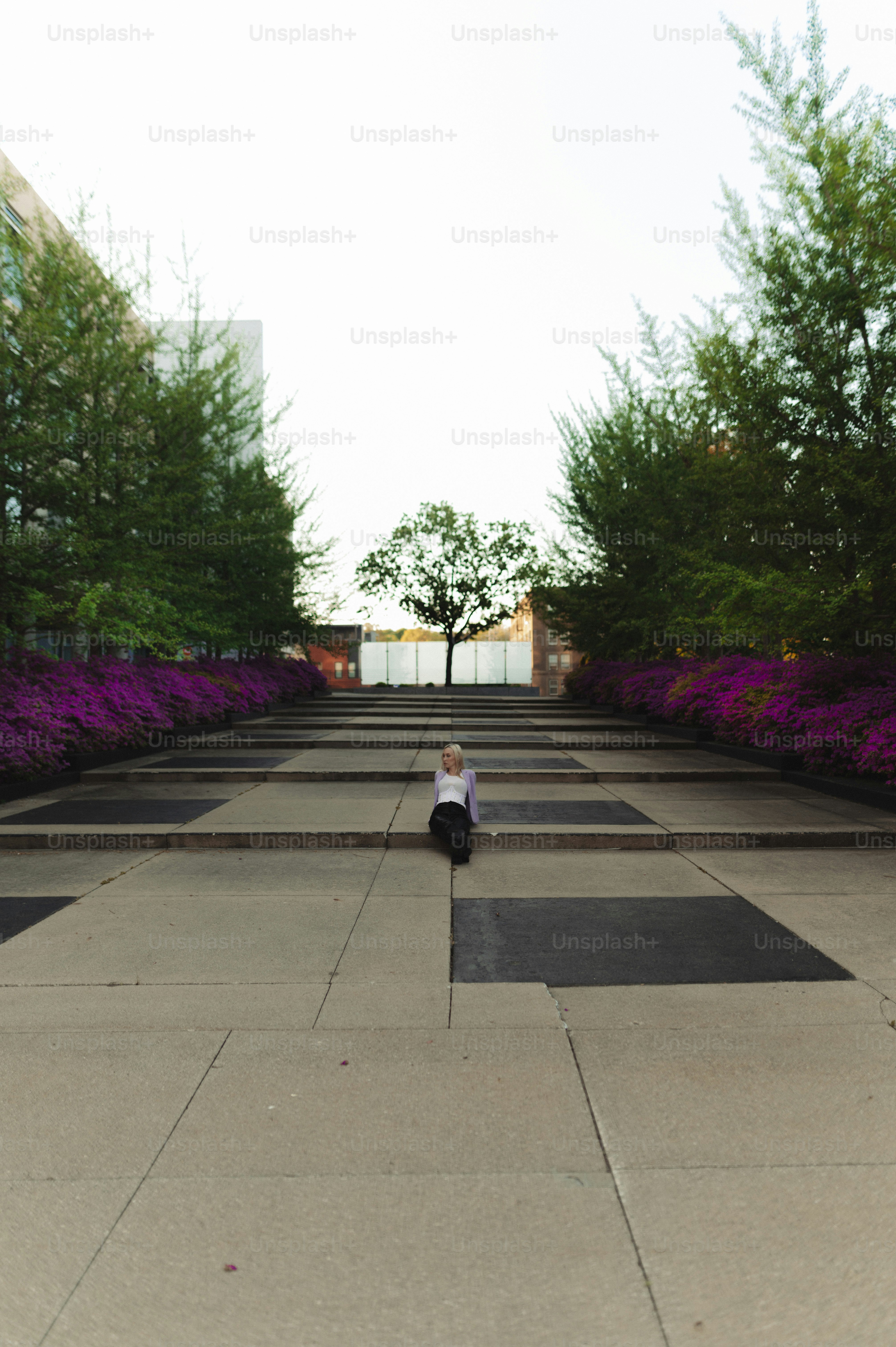 A person sitting on the ground in a park photo – Blonde Image on Unsplash
