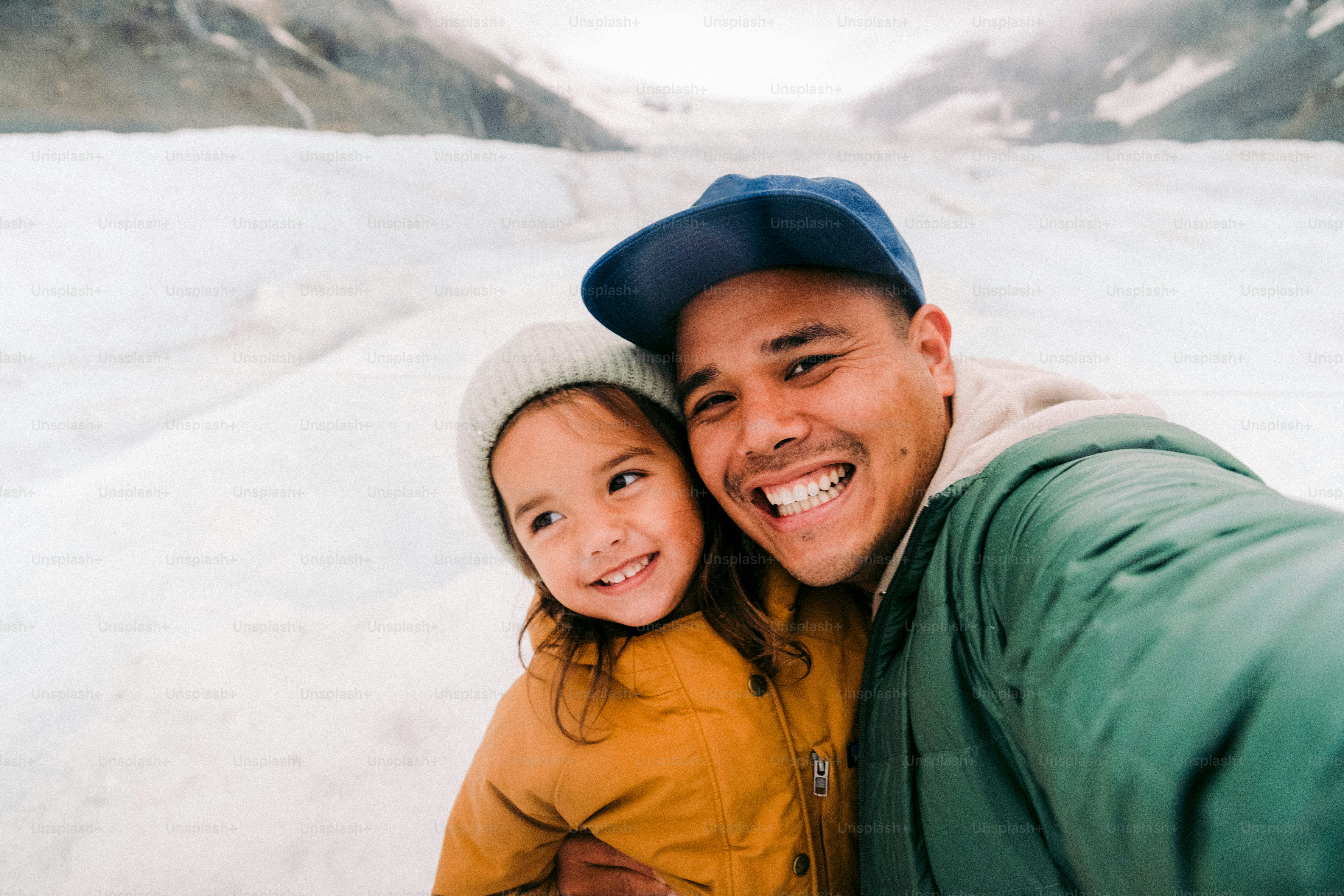 A man and a little girl taking a selfie photo – Dad Image on Unsplash