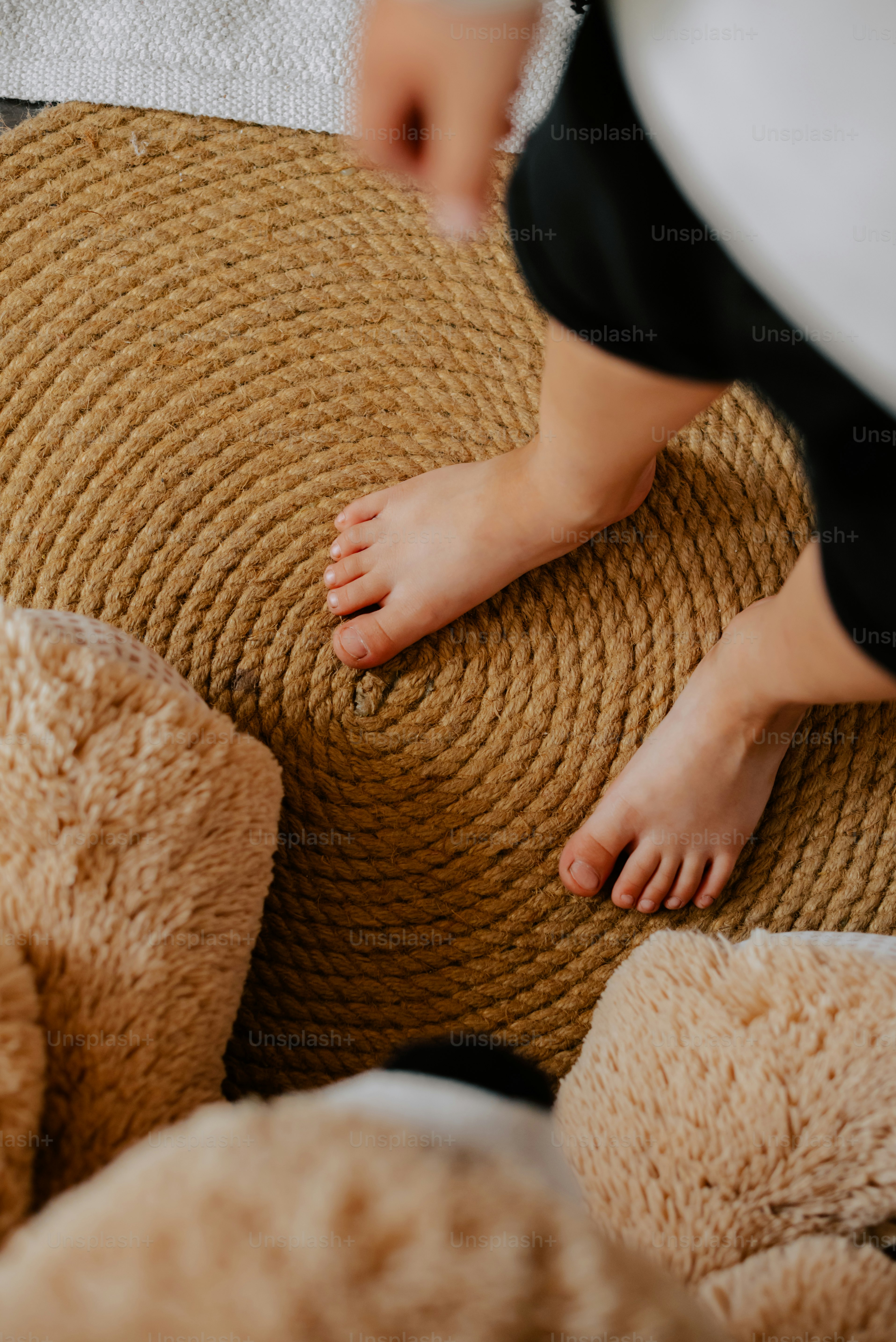 A child holding a teddy bear on top of a rug photo – Toy Image on Unsplash