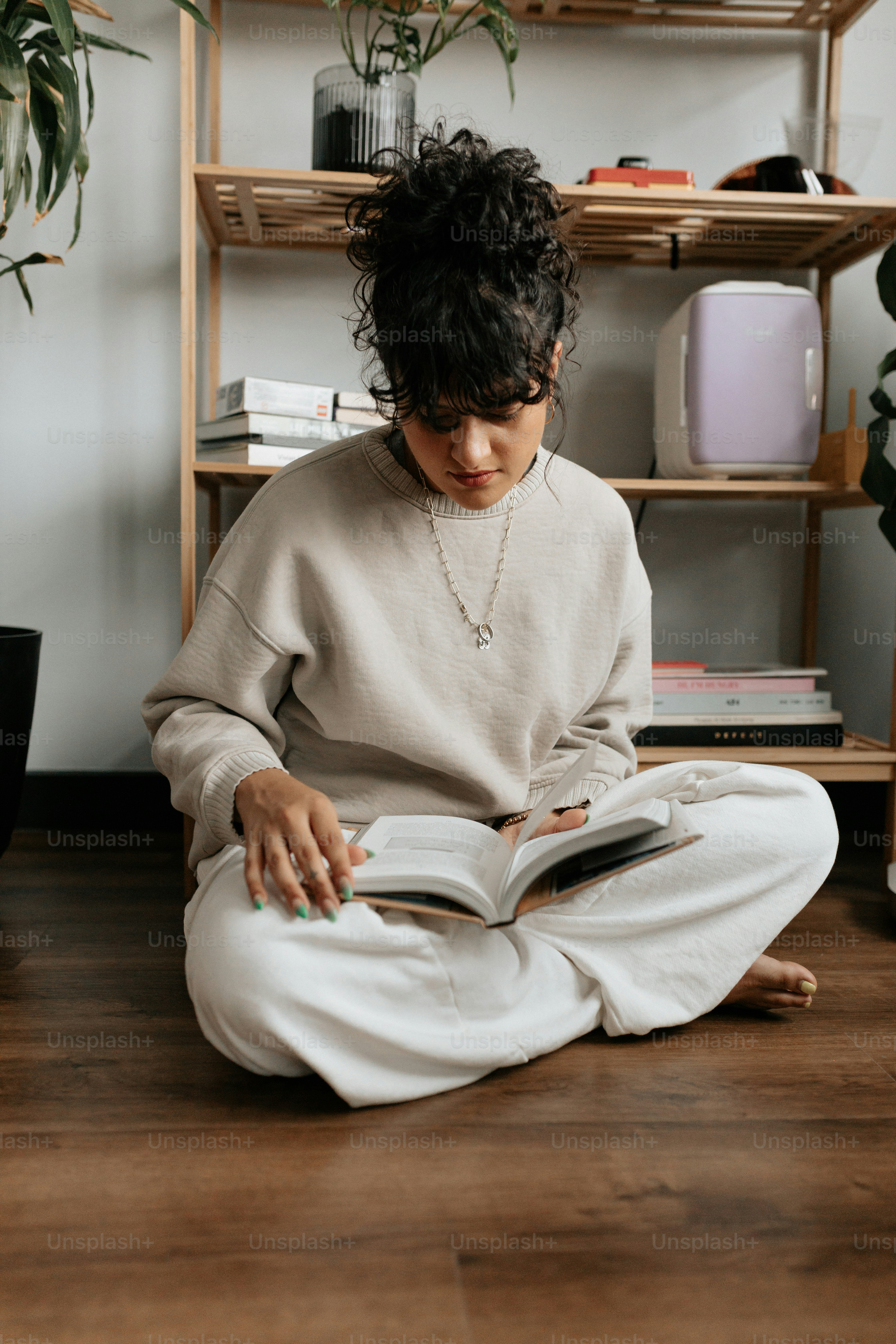 Read A Book Pictures | Download Free Images on Unsplash