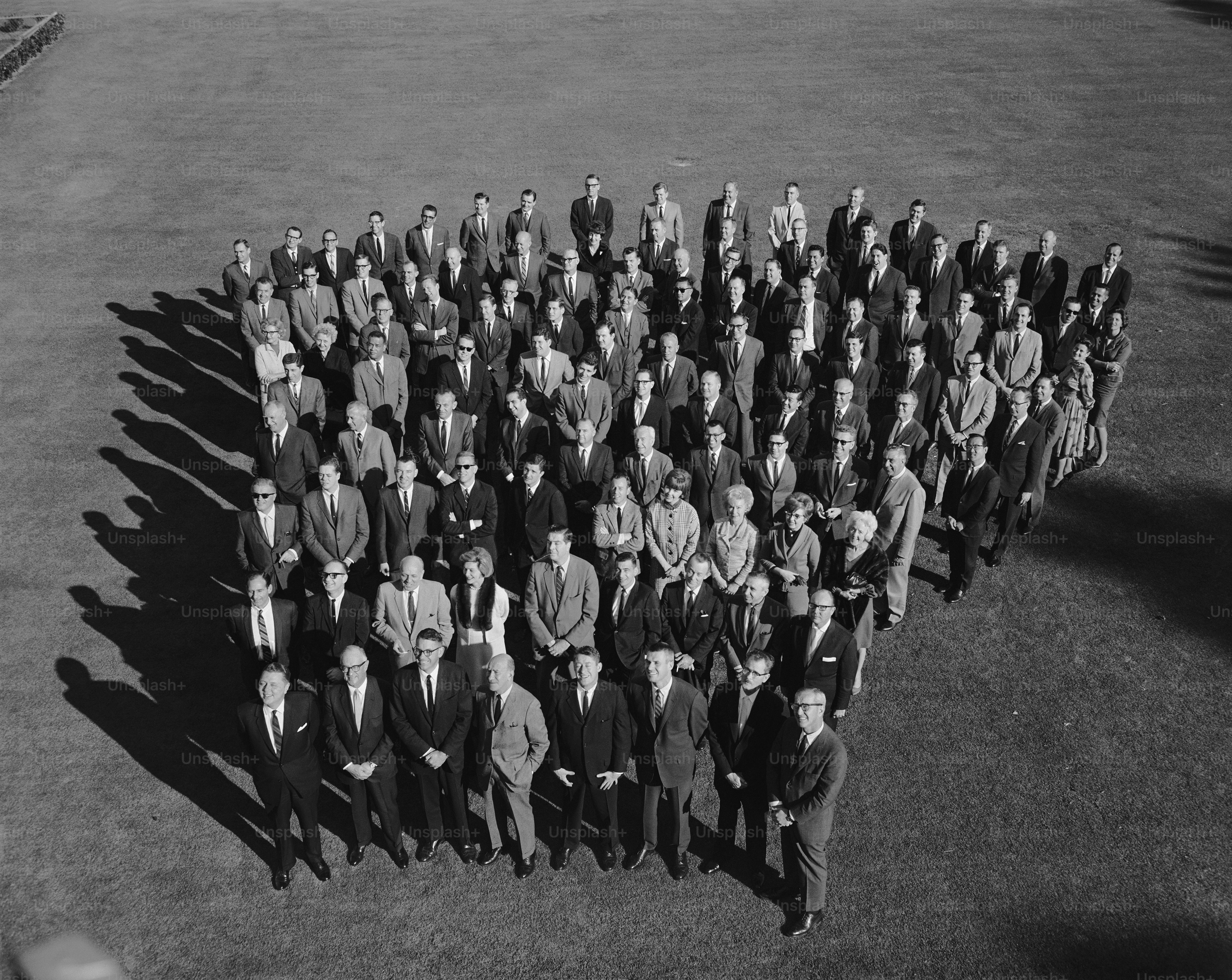 50,000+ Crowd Of People Pictures | Download Free Images on Unsplash